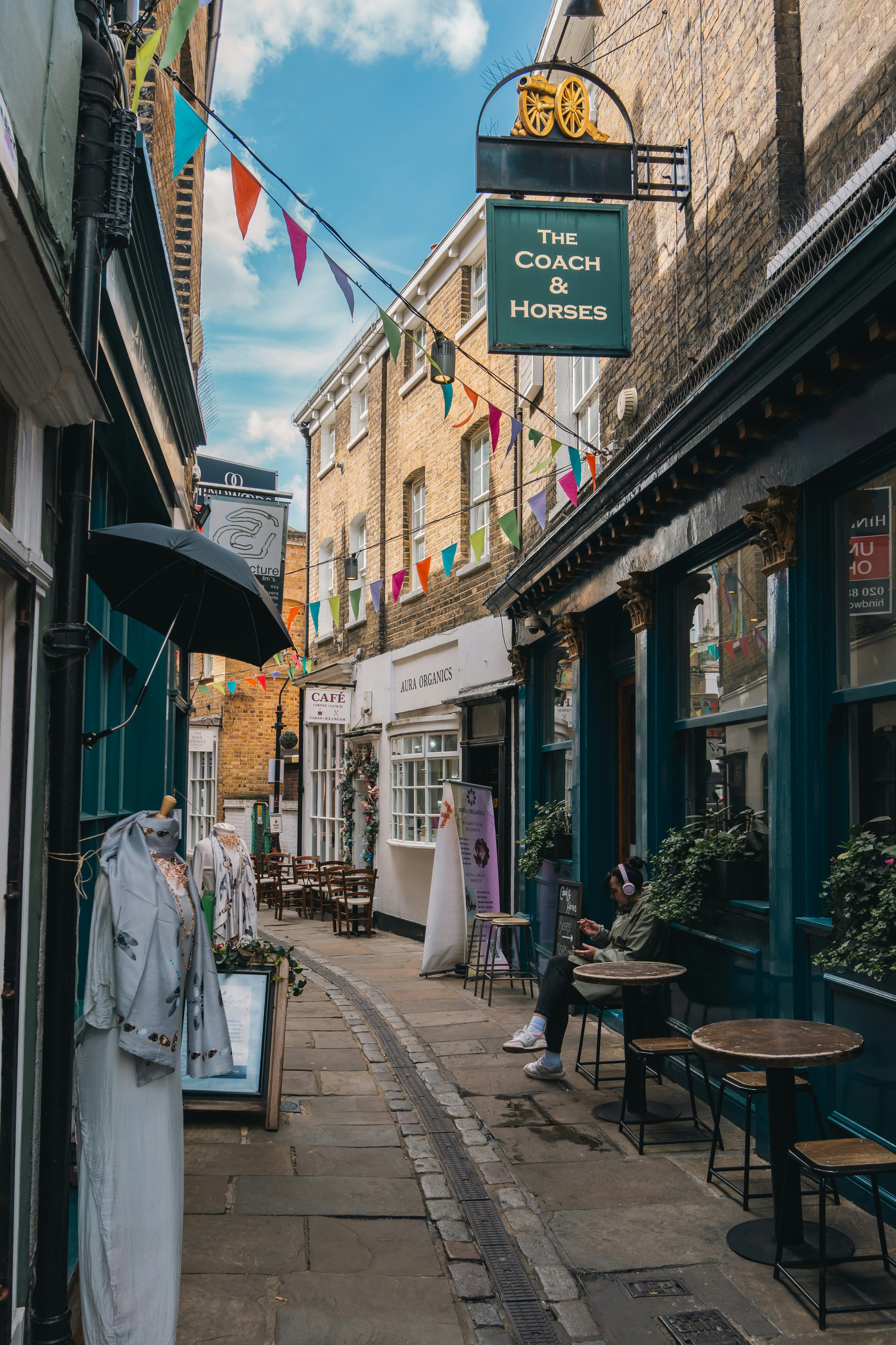 A quaint, narrow street with shops and a pub. photo – Free London Image ...