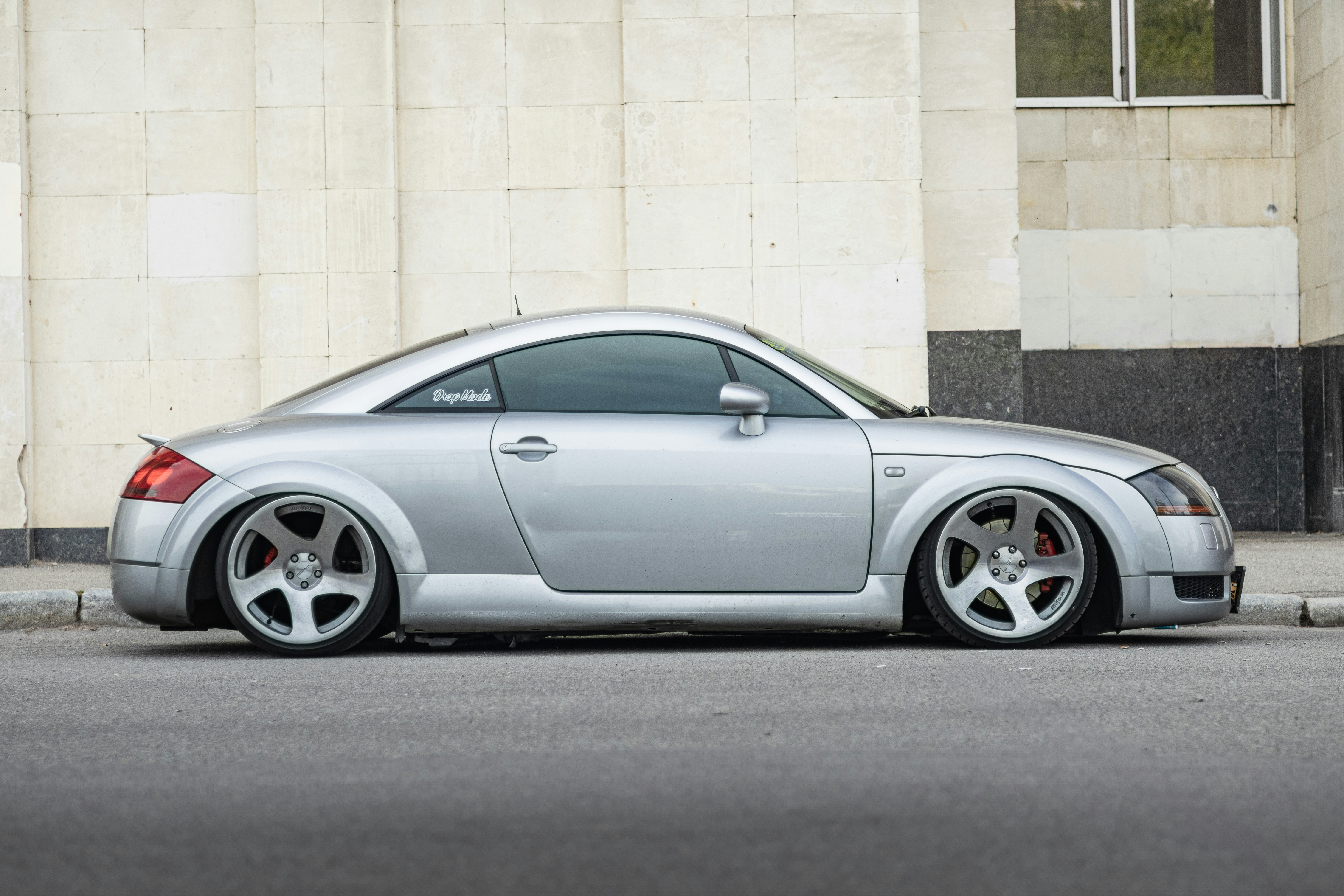 Low-Rlung Silver: A Sleek Audi TT Stance in an Urban Wake