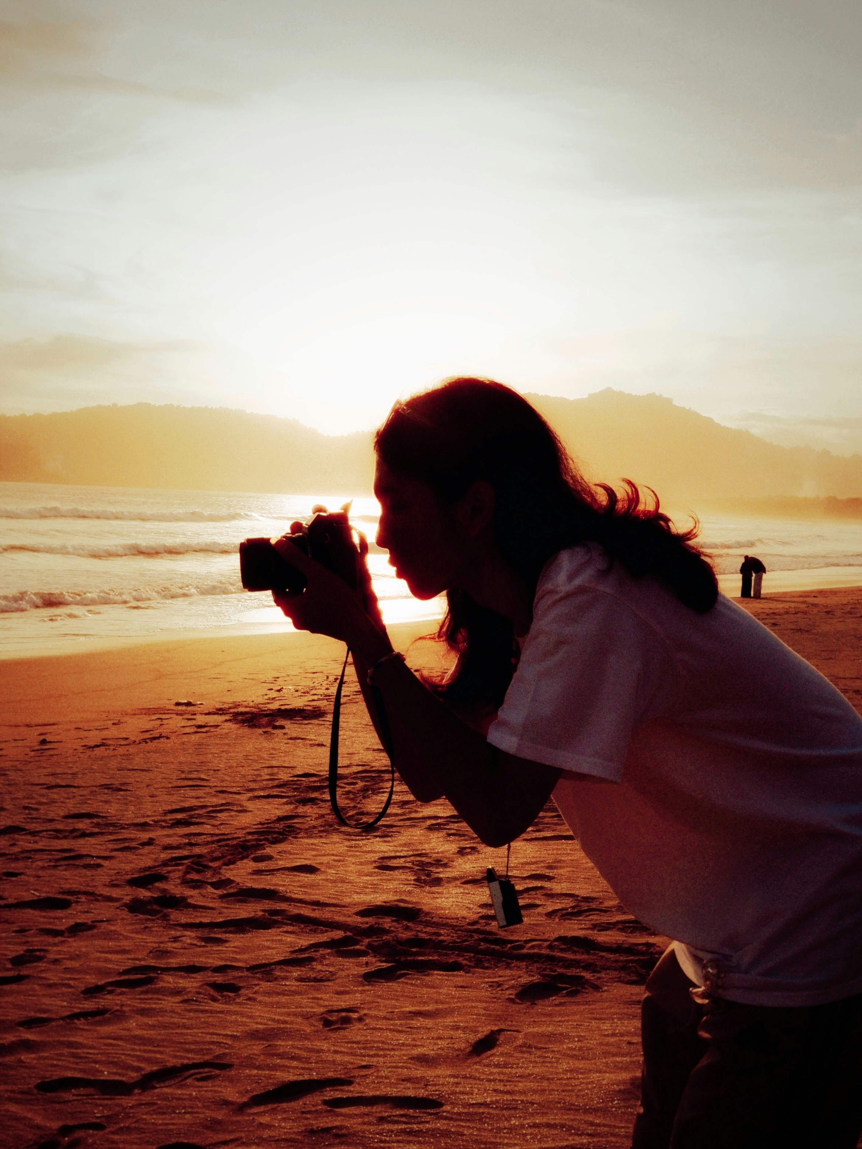 Photographer captures the sunset on the beach. photo – Free Indonesia ...