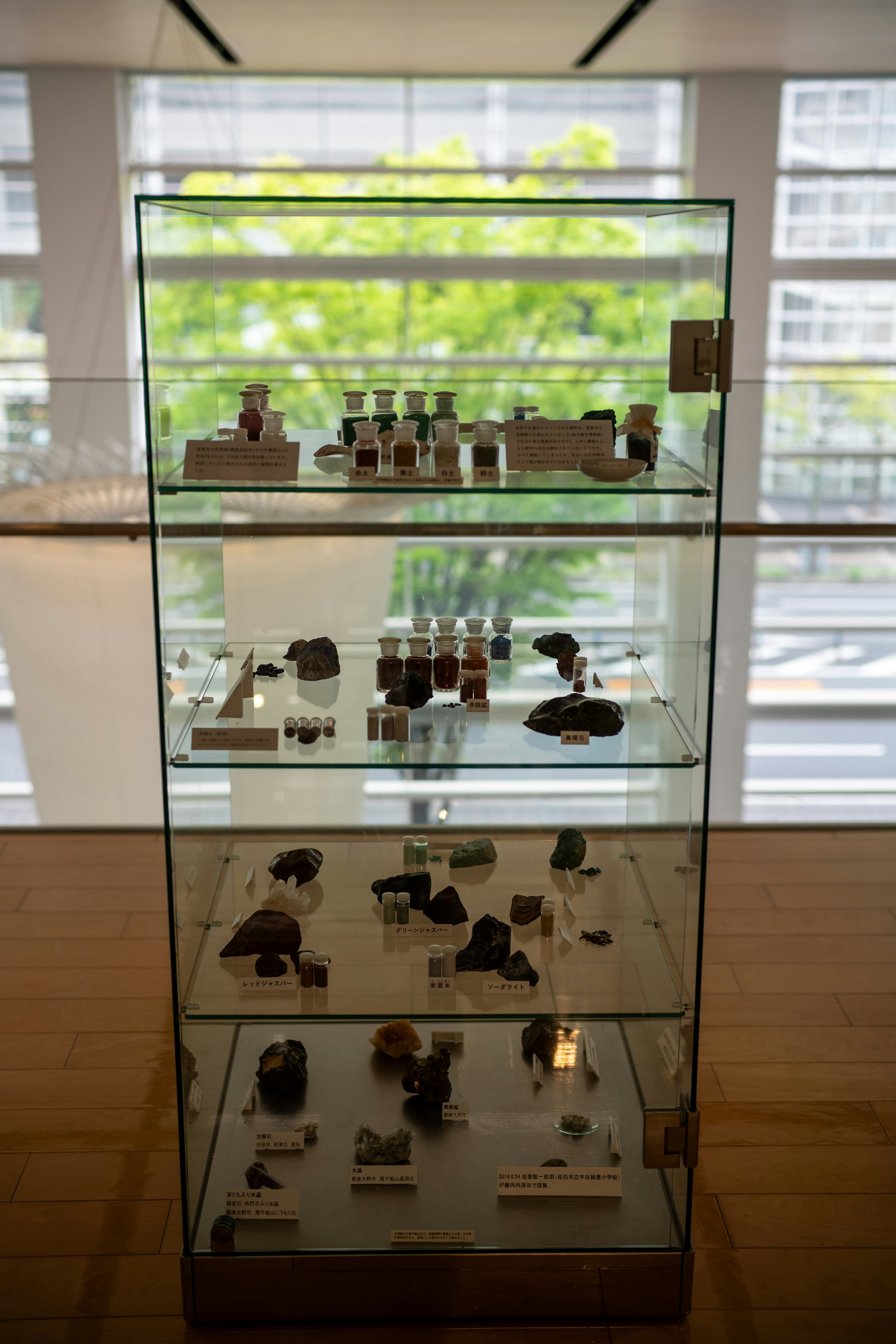 A glass display case showcases various rocks and minerals. photo – Free ...