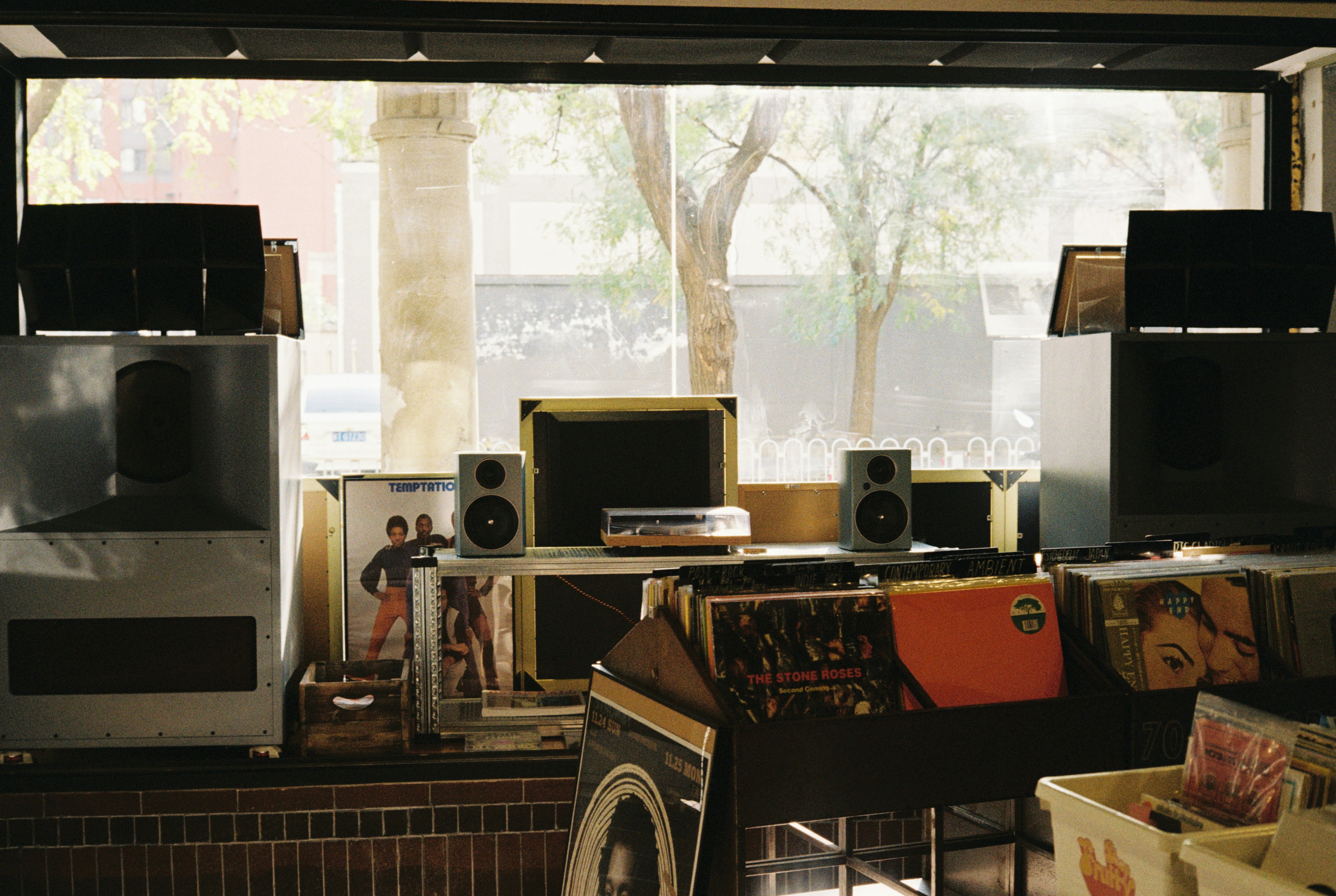 A record store window displays music and equipment. photo – Free Image ...