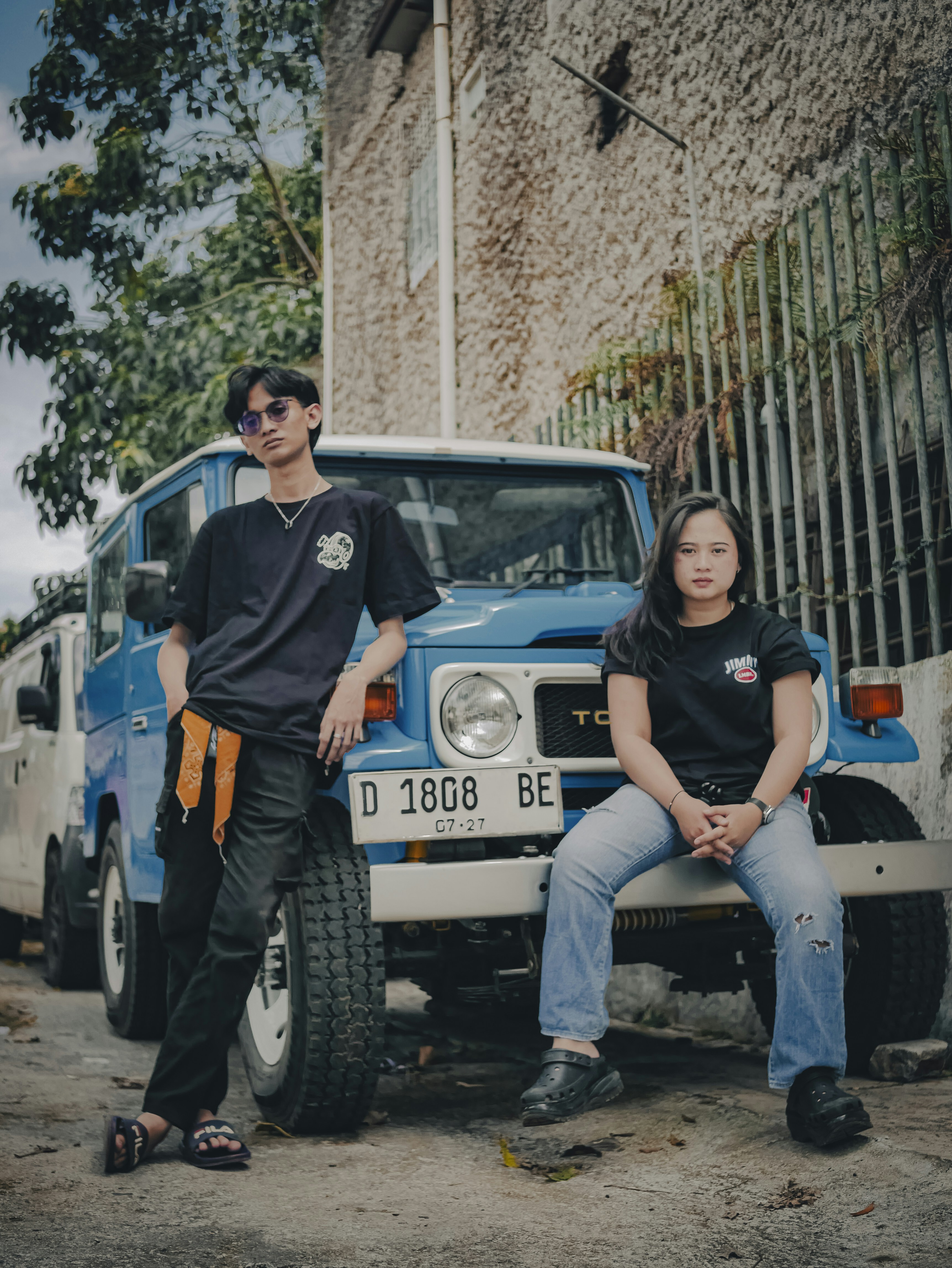 Urban Vibes: A Modern Encounter with Classic Wheels