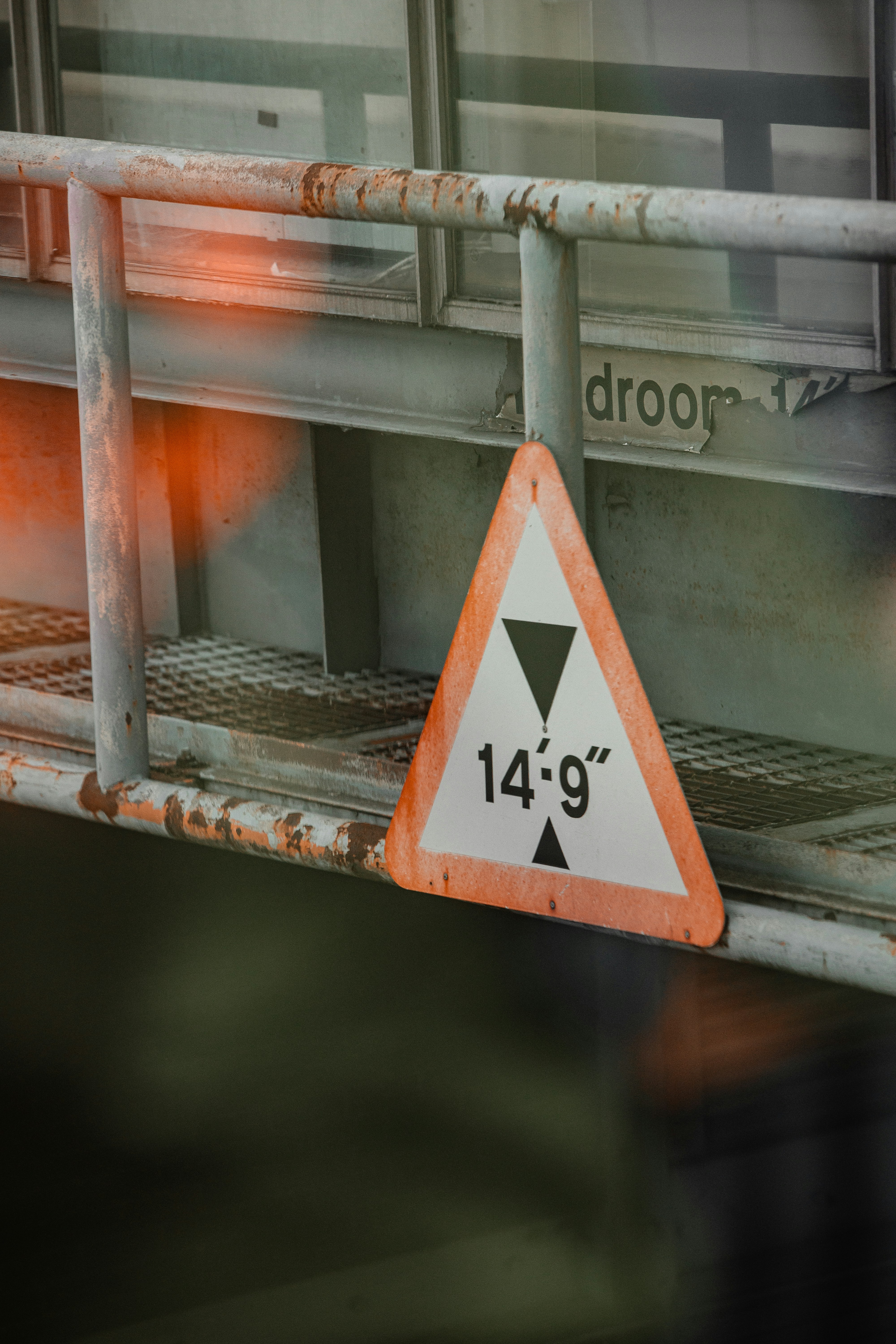 Height restriction sign on industrial platform. photo – Free Sign Image ...