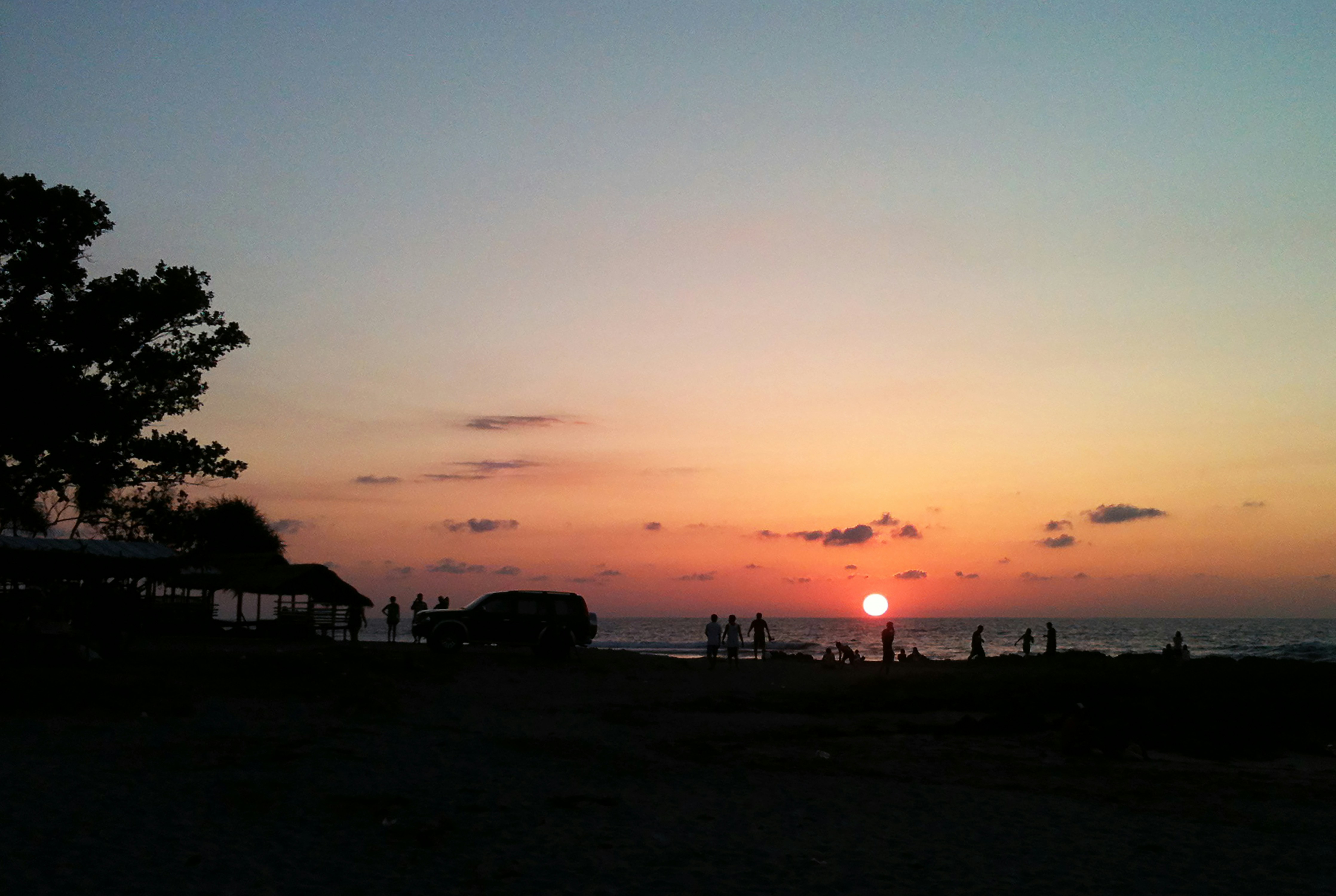 Twilight's Embrace at the Shoreline