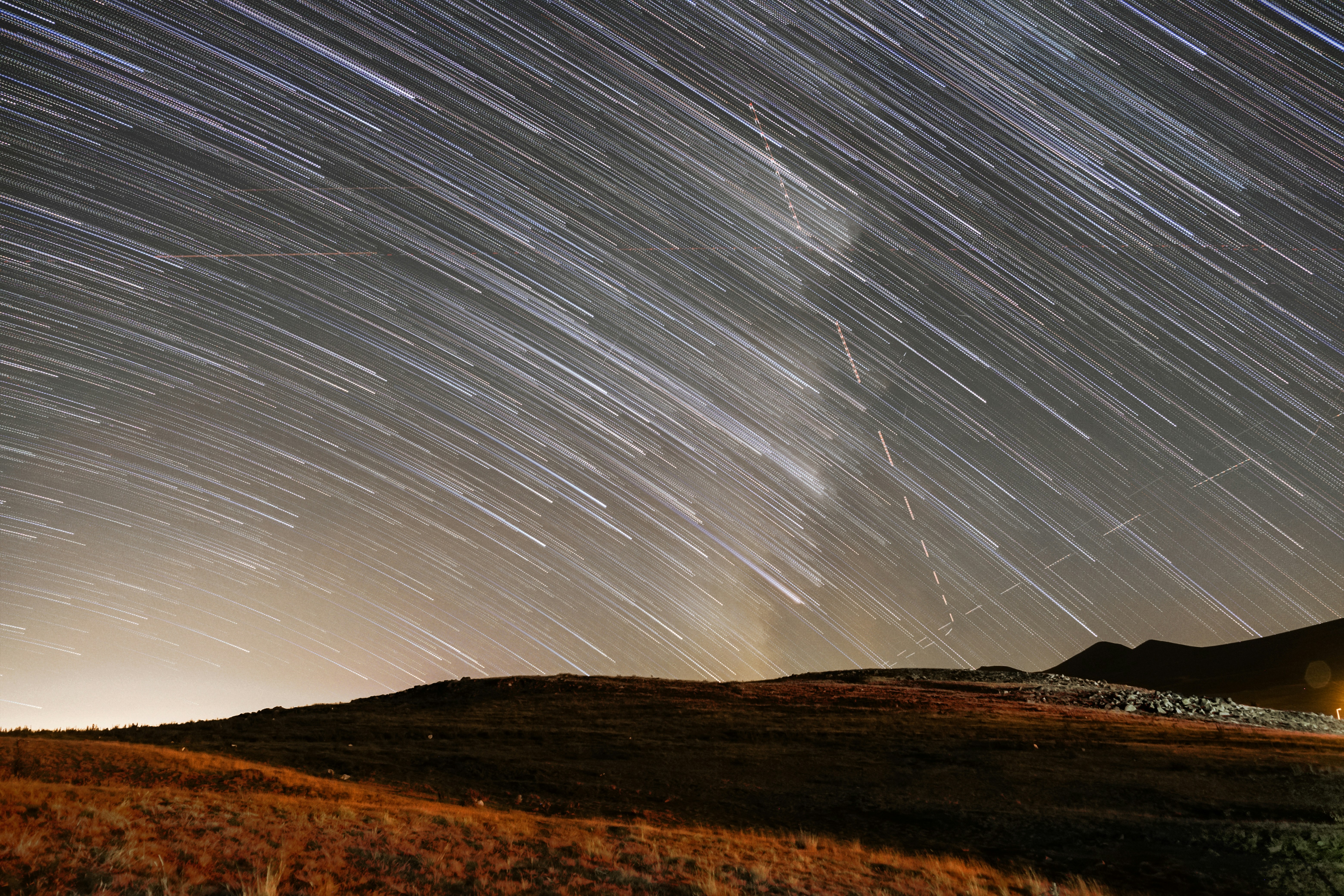 Star trails streak across a night sky. photo – Free Space Image on Unsplash