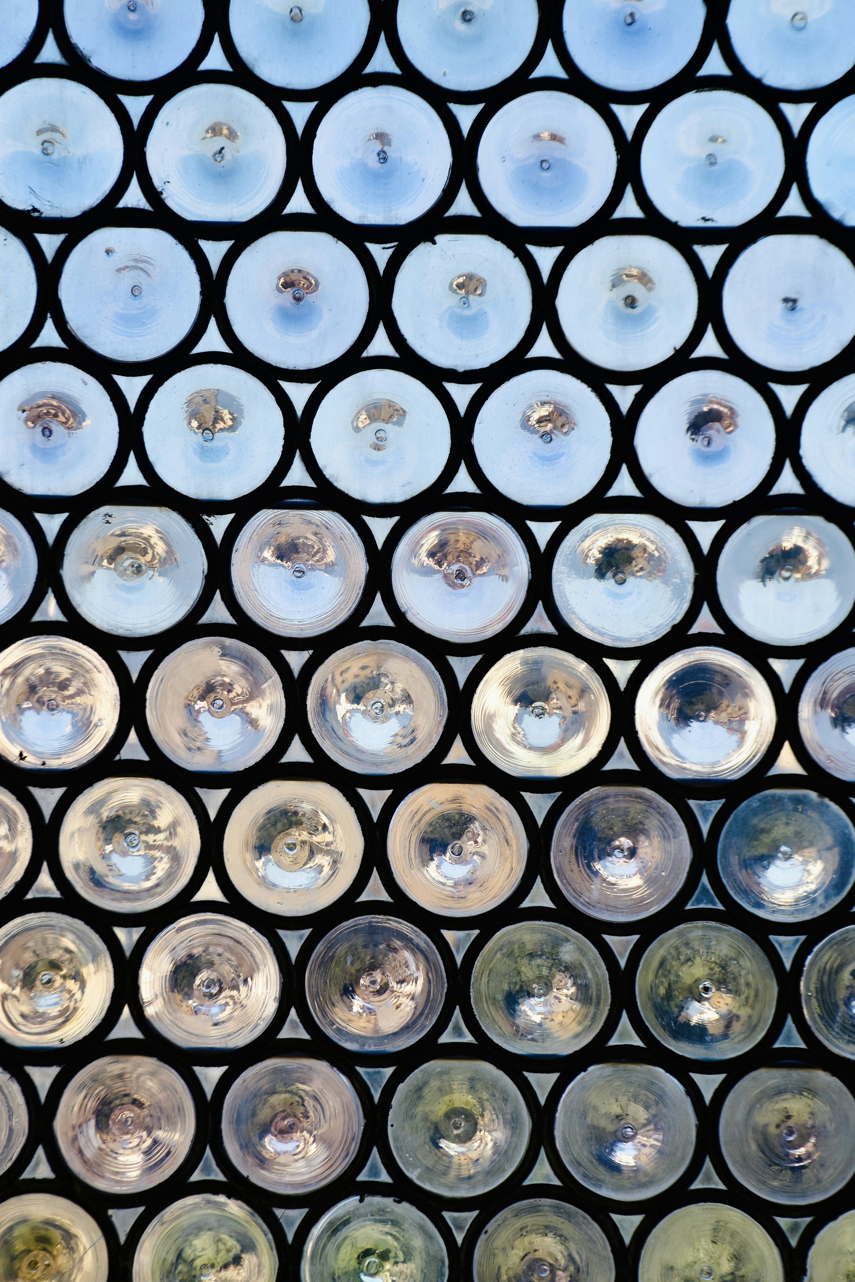 Iridescent Orbs: a Lattice of Glass Circles