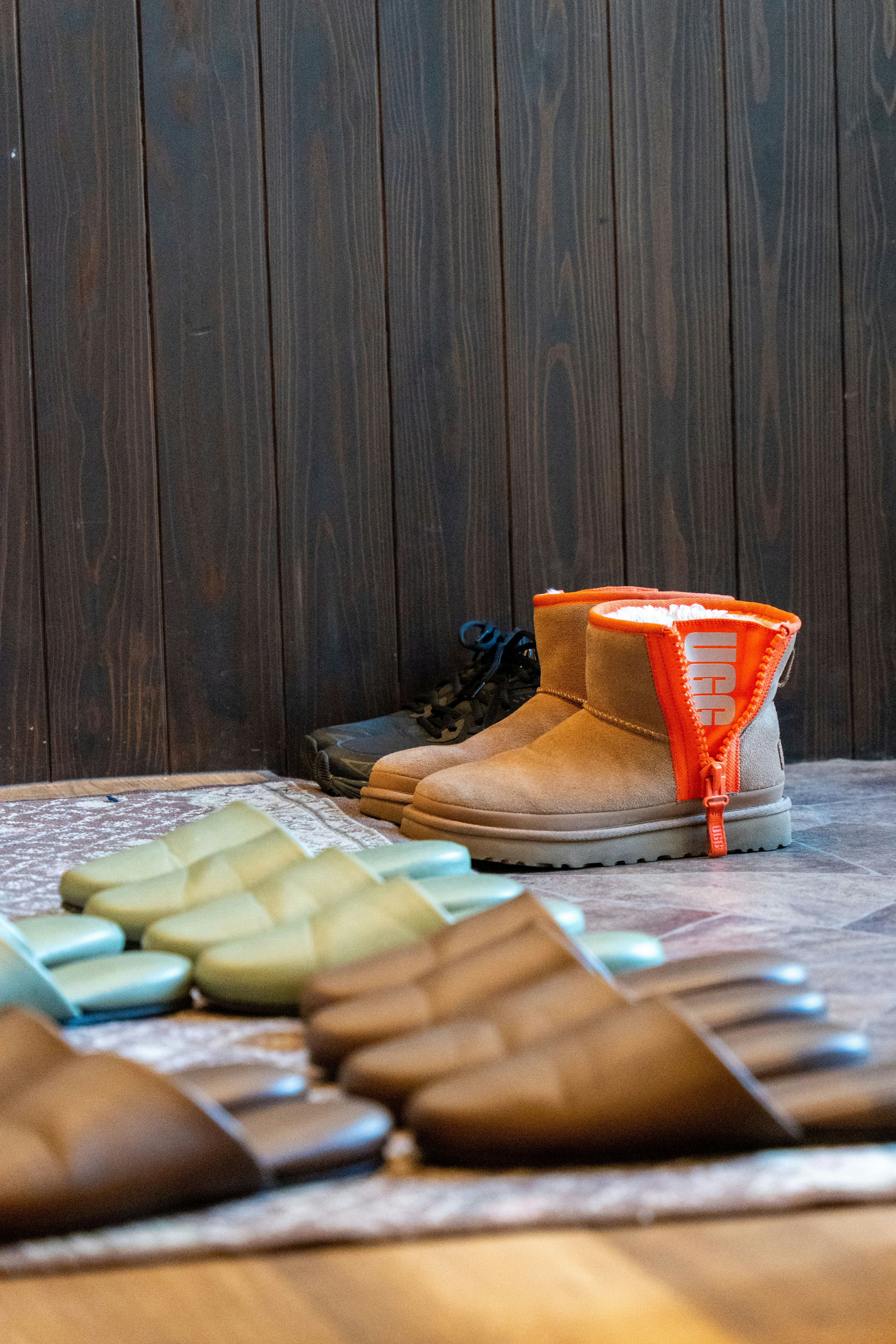 Shoes and boots are lined up on the floor. photo – Free Image on Unsplash