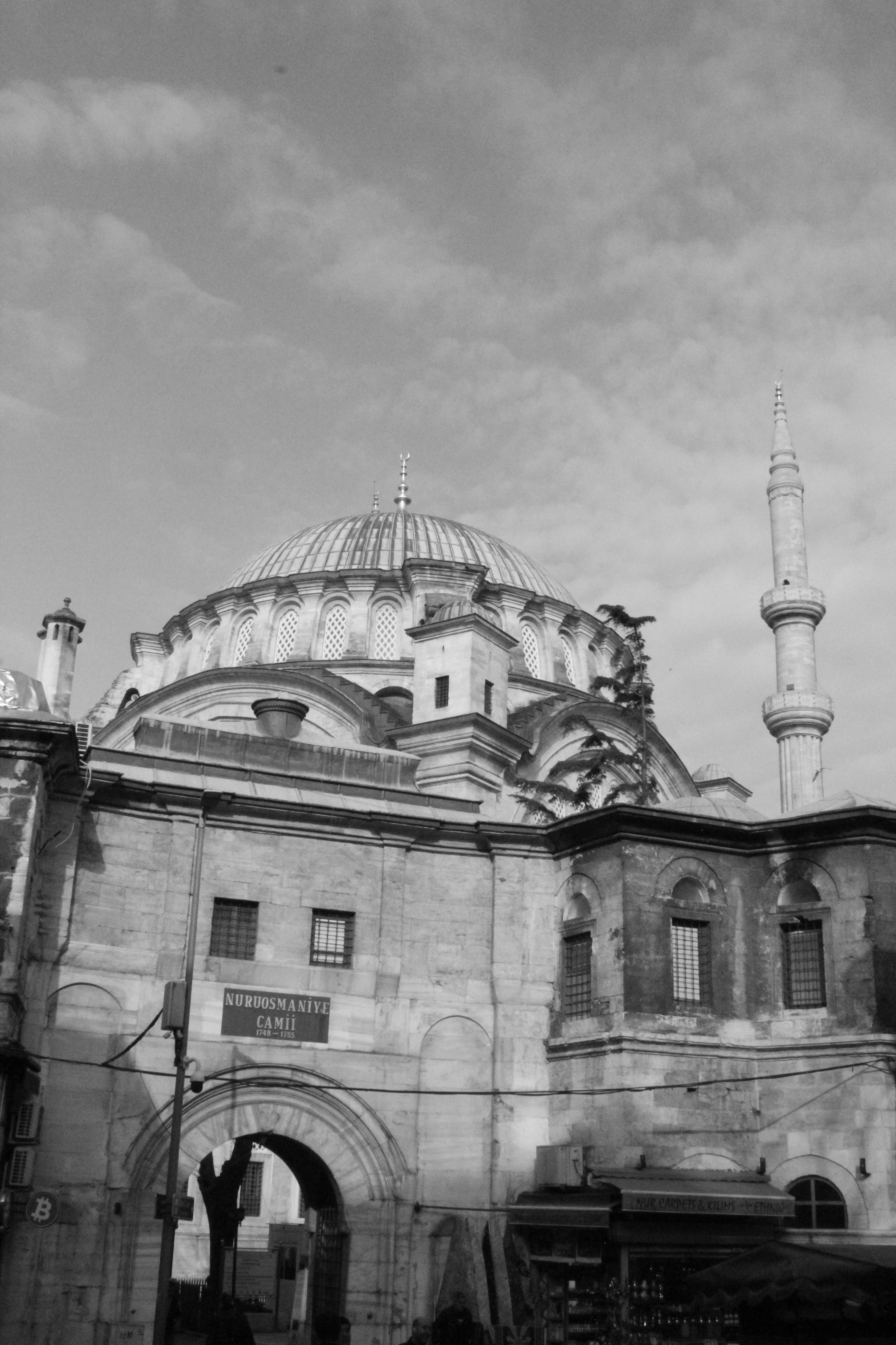 A beautiful mosque is displayed in black and white.