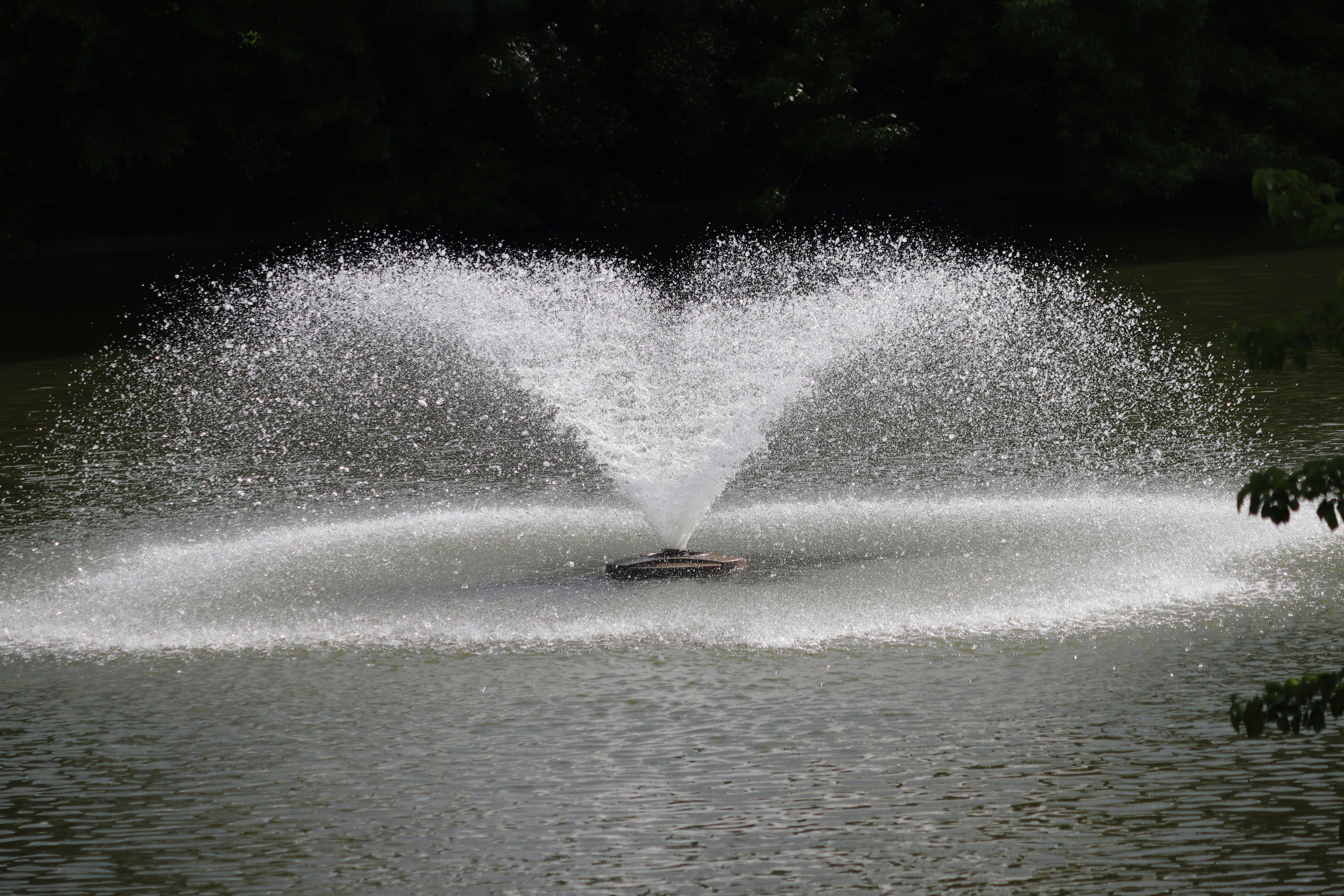 Concentric Crescendo at Quiet Lake: Centered Fountain Unfurls a Mist Halo