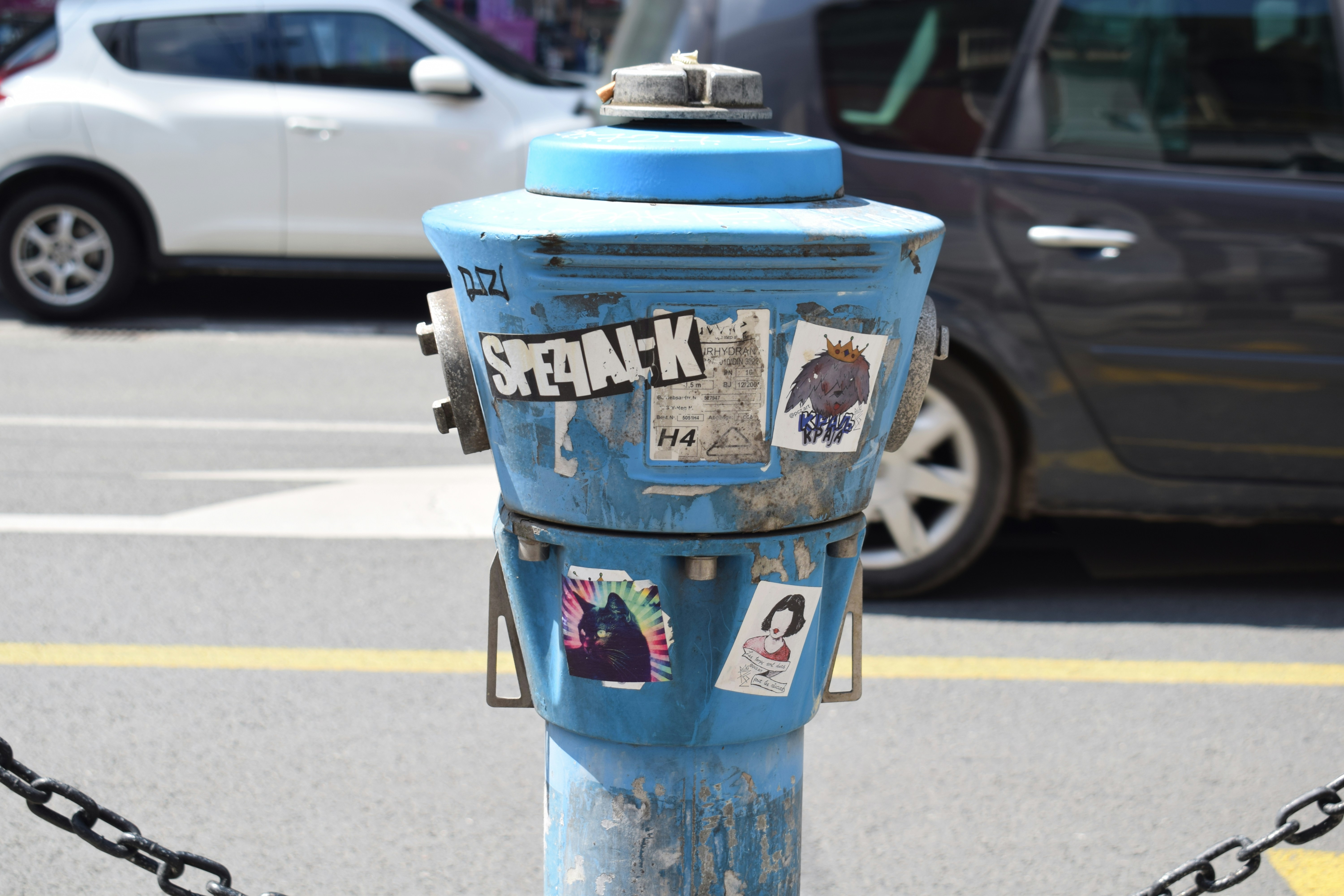 A blue fire hydrant covered in stickers. photo – Free Car Image on Unsplash
