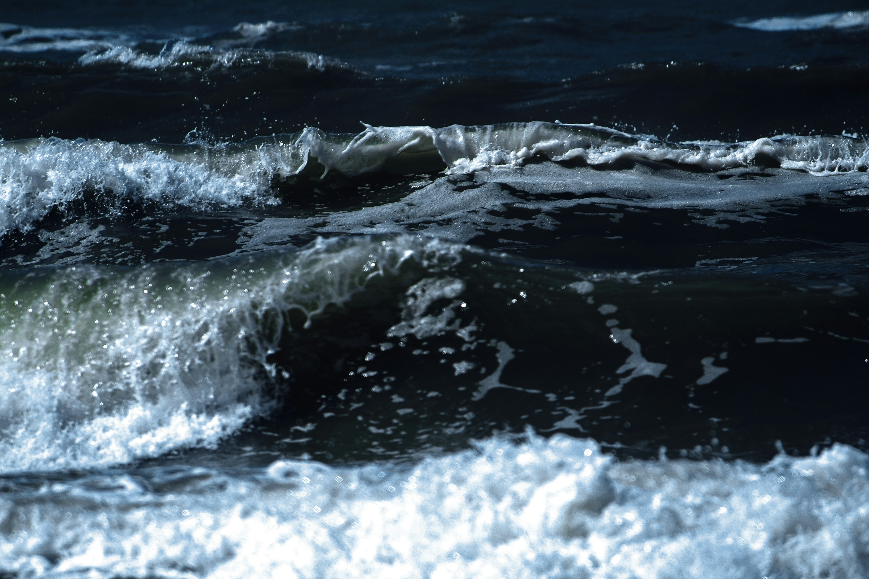 Waves crash in a dark, choppy ocean. photo – Free Wallpaper 4k Image on Unsplash