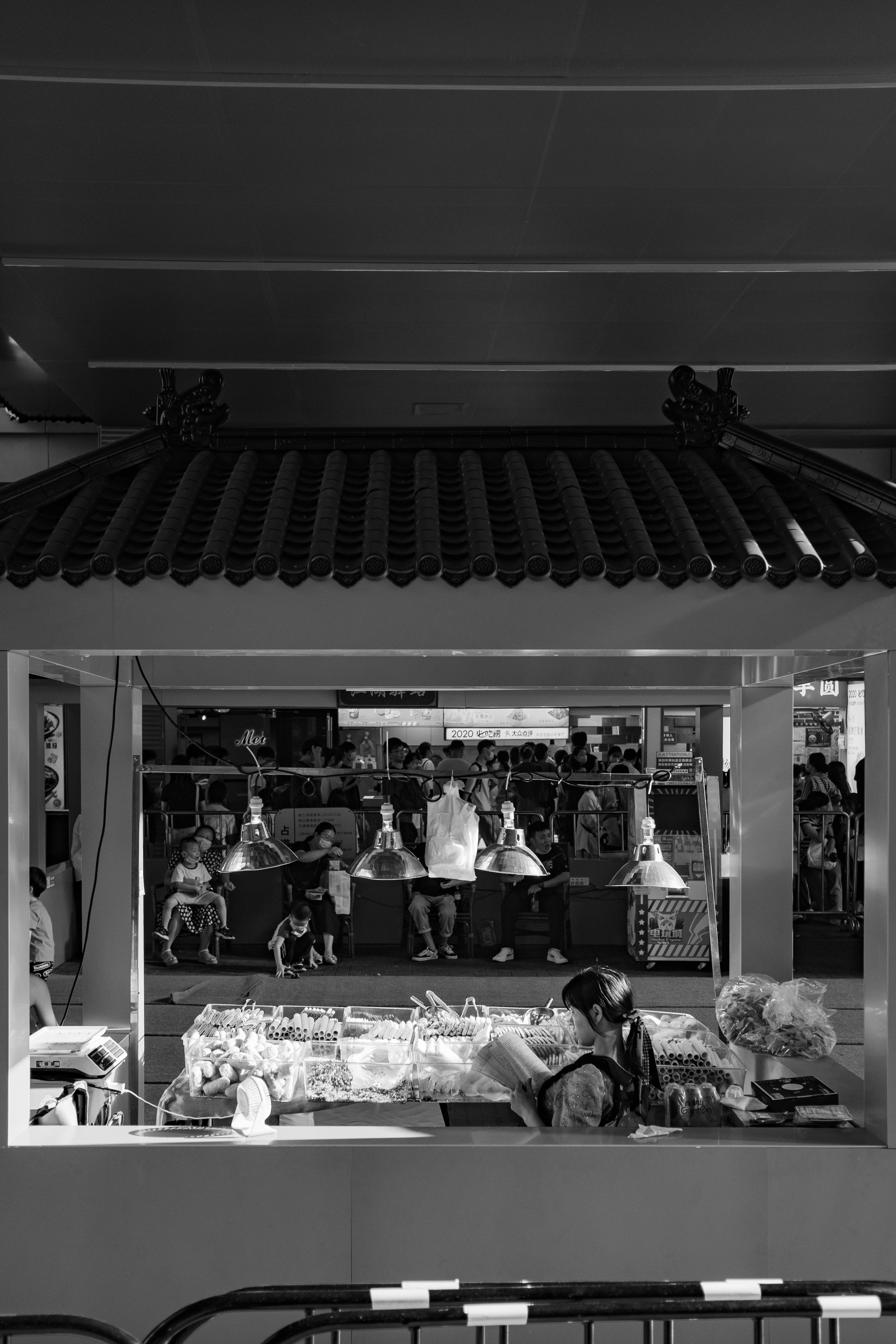People are gathered inside a food stall. photo – Free Image on Unsplash