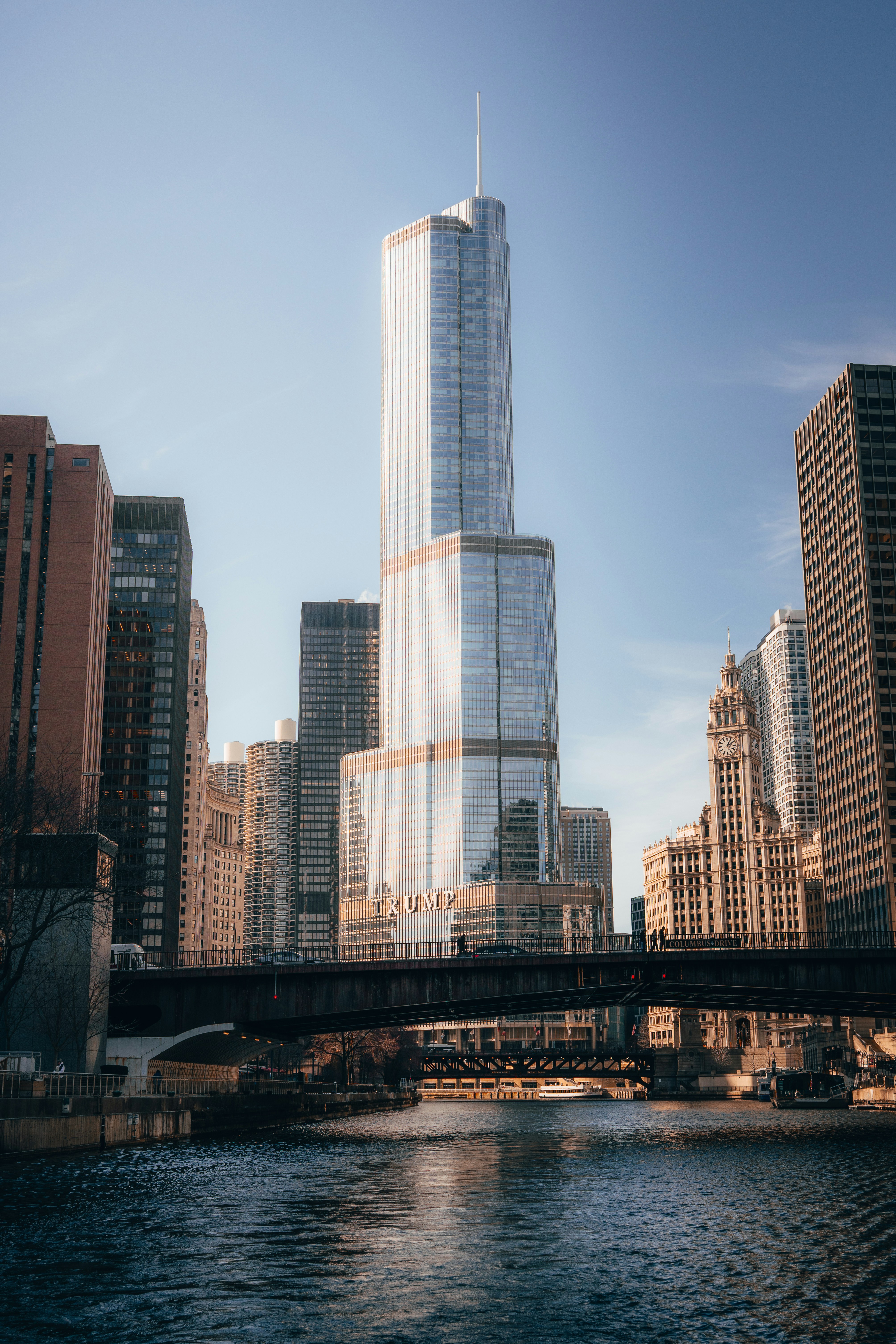 Trump tower dominates the chicago skyline near the river. photo – Free ...