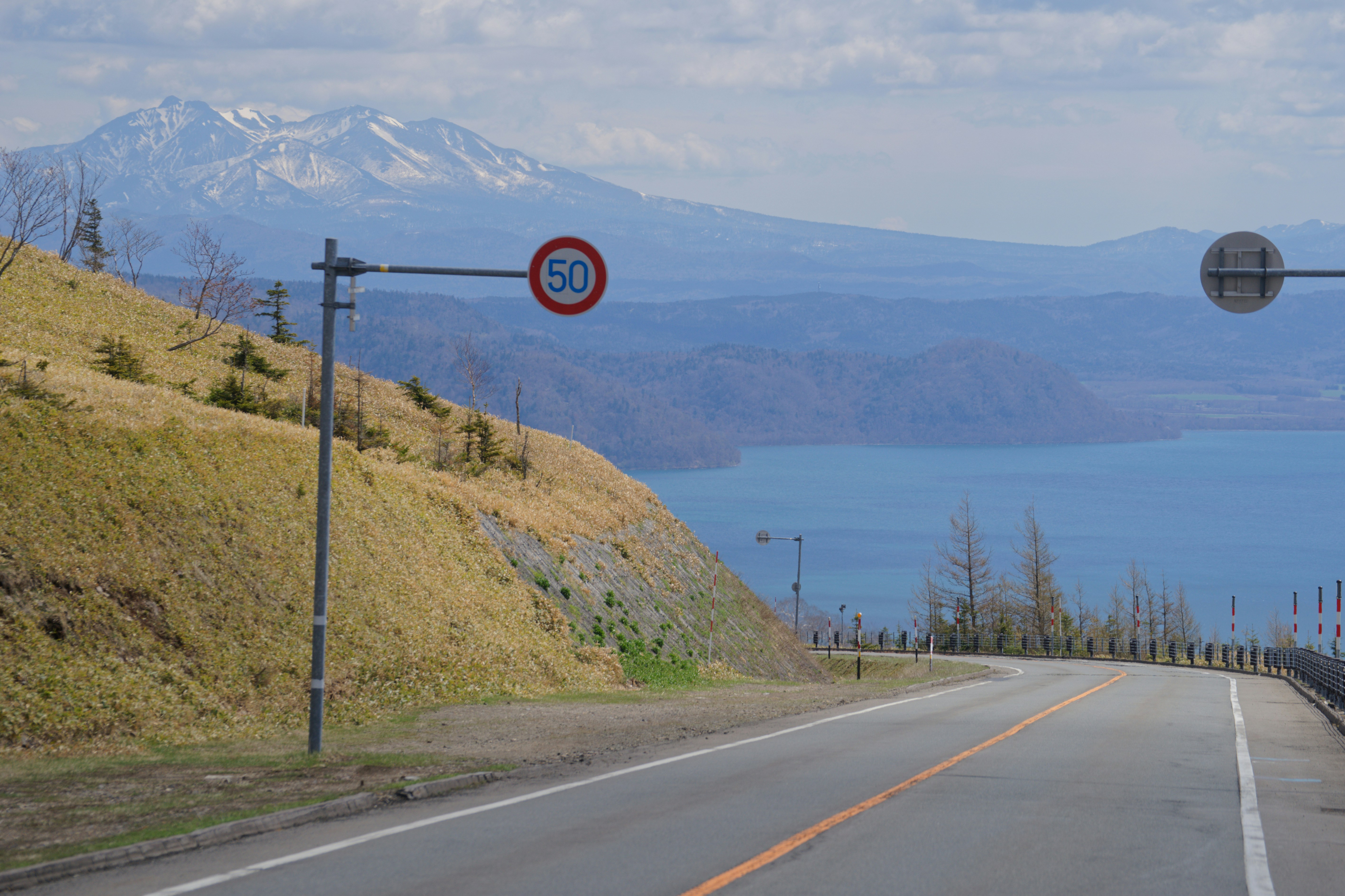Road to the Lake Panorama: A Quiet Ascent Toward Blue Horizons