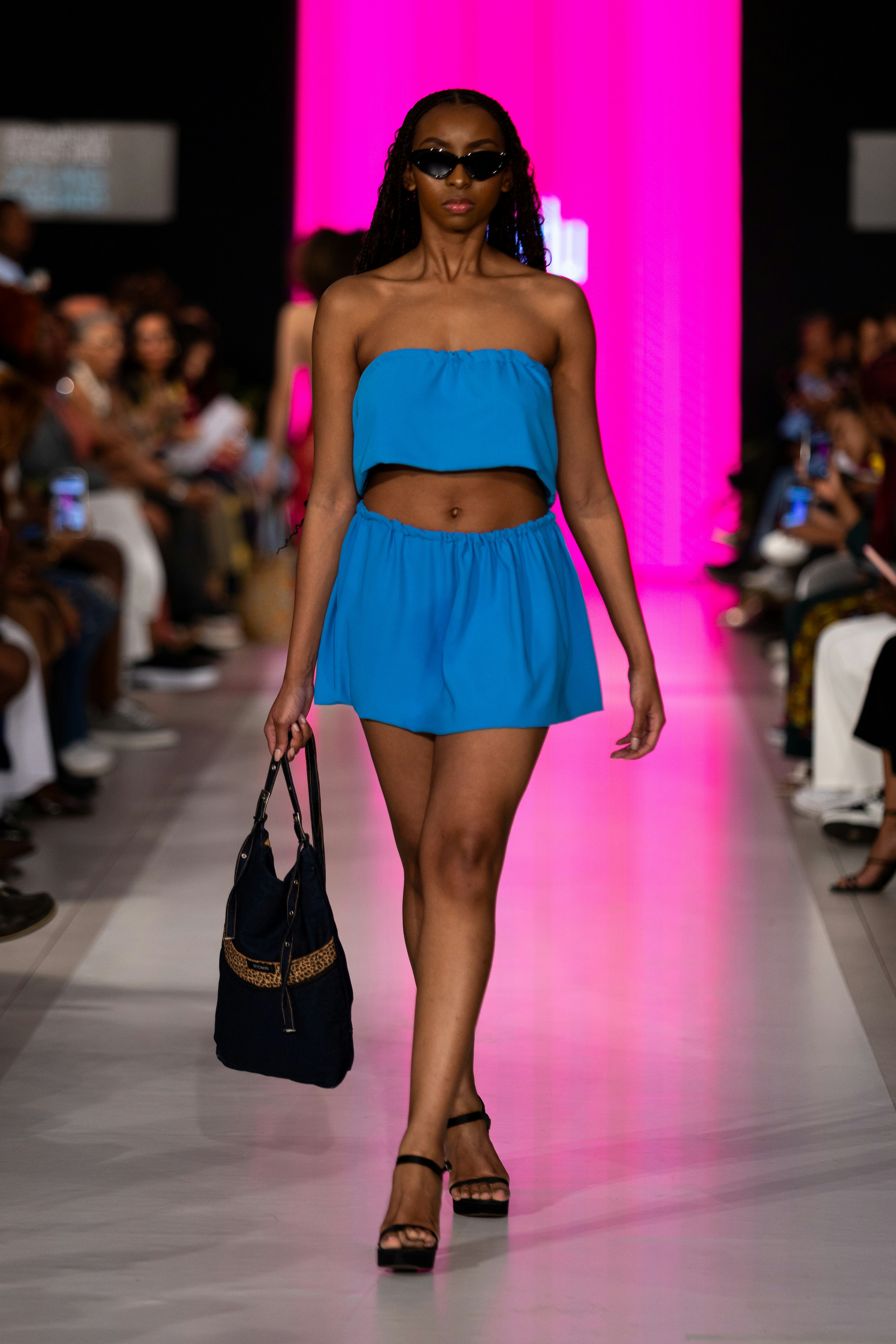 Model walks runway in a fashionable blue outfit. photo – Free Fashion ...