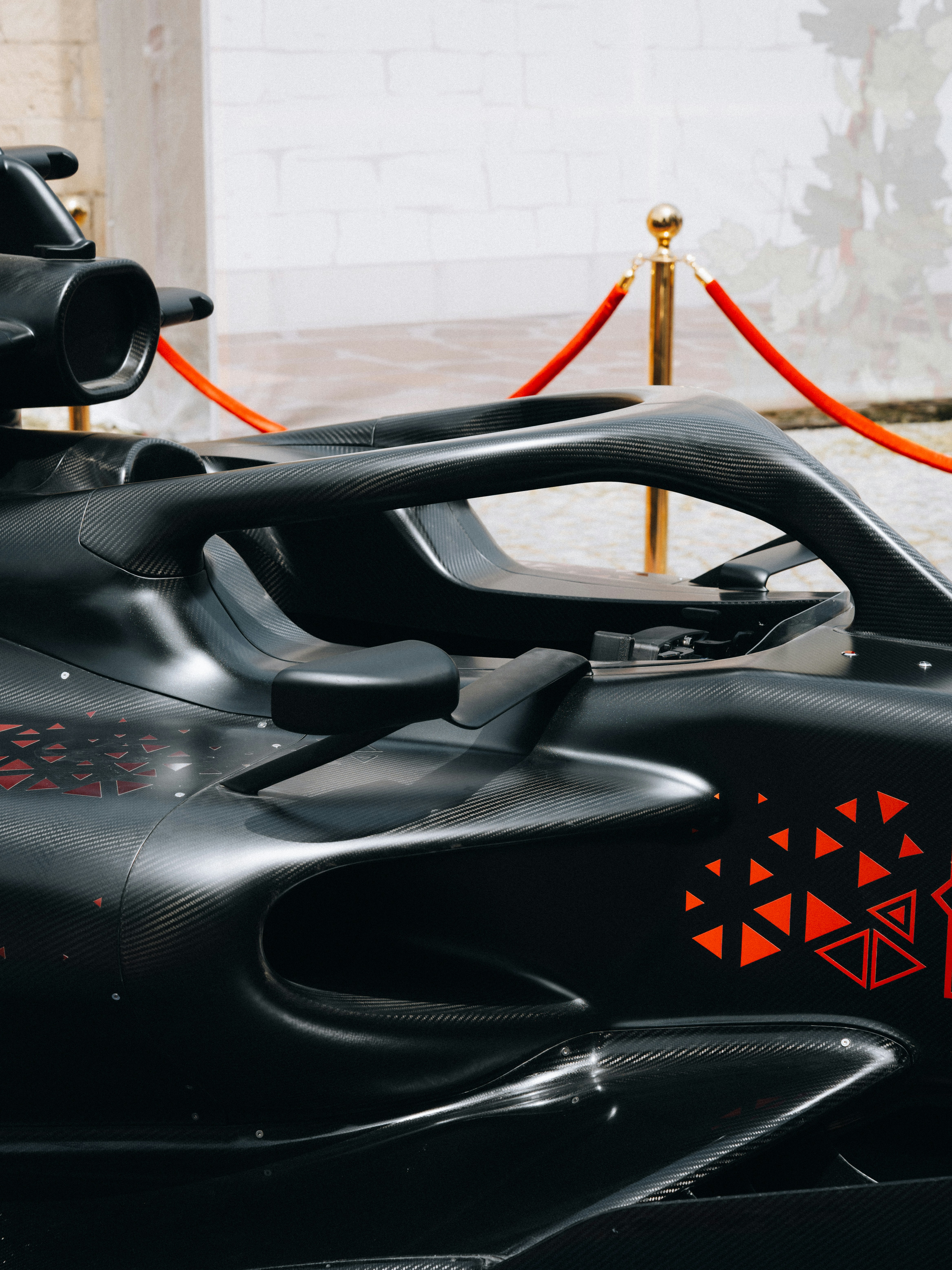 A close-up shot of a formula 1 racing car. photo – Free Car Image on ...