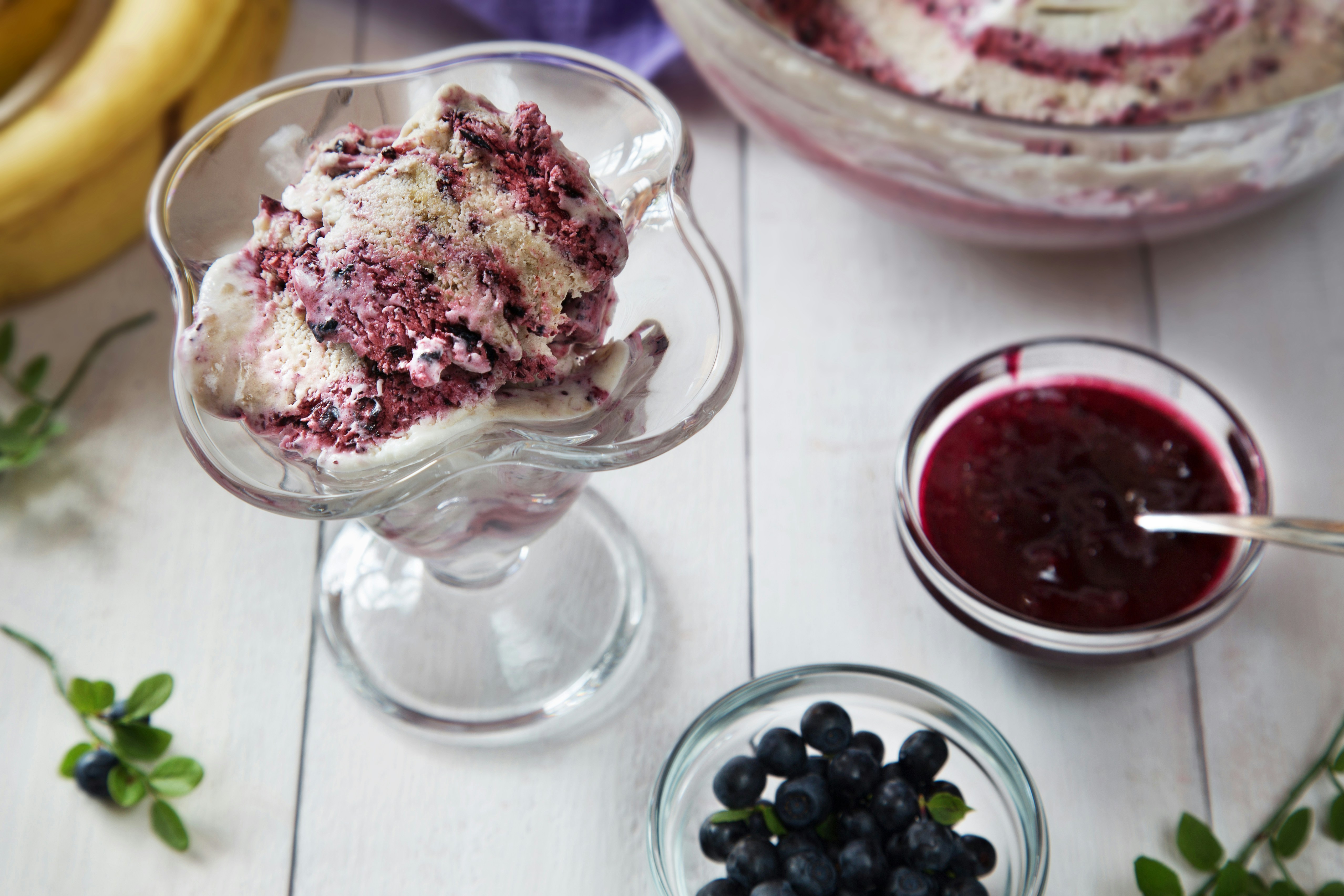 Blueberry ice cream sundae is a delicious dessert. photo – Free Food ...