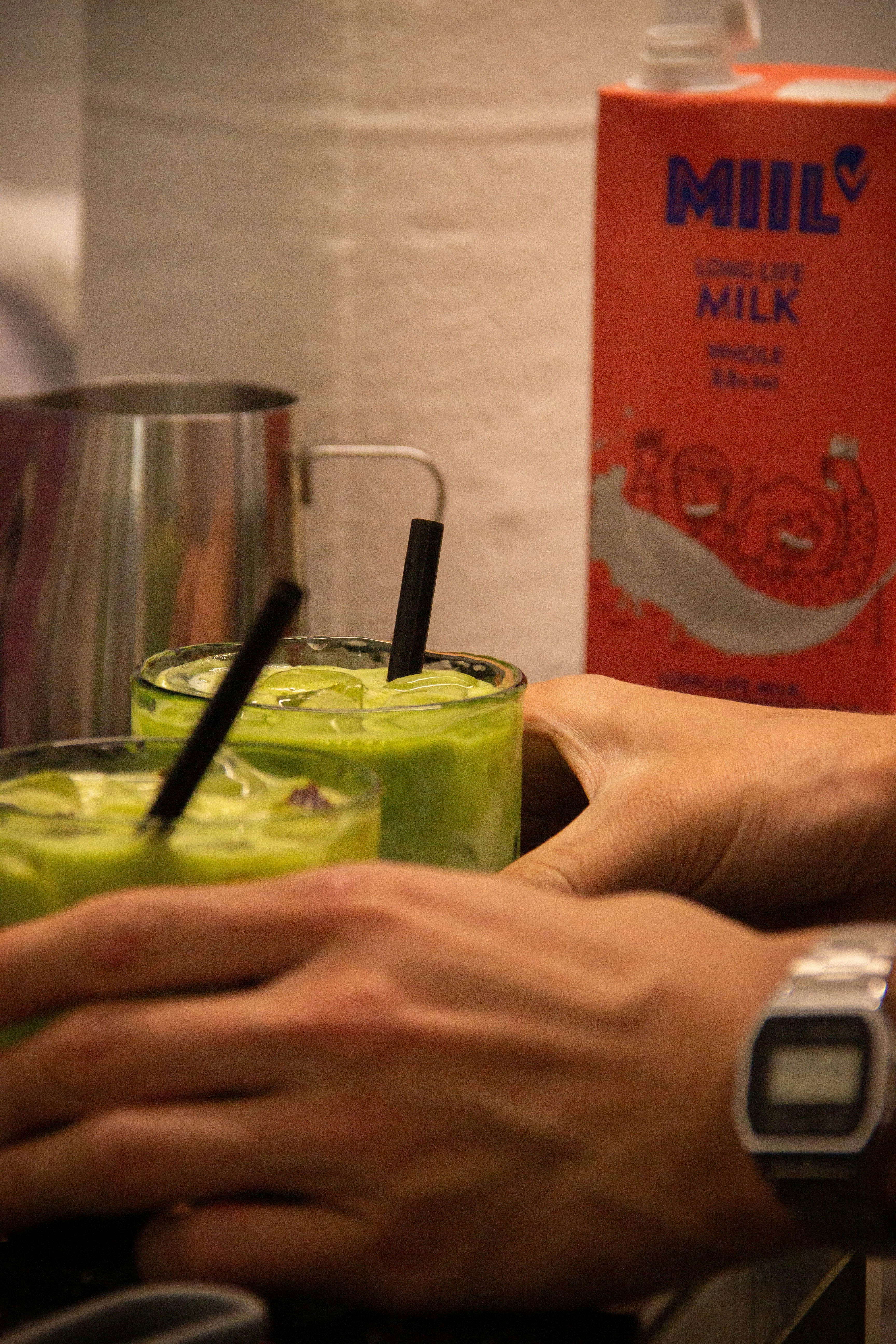 Lime-Gleam Sips at a Quiet Bar Counter