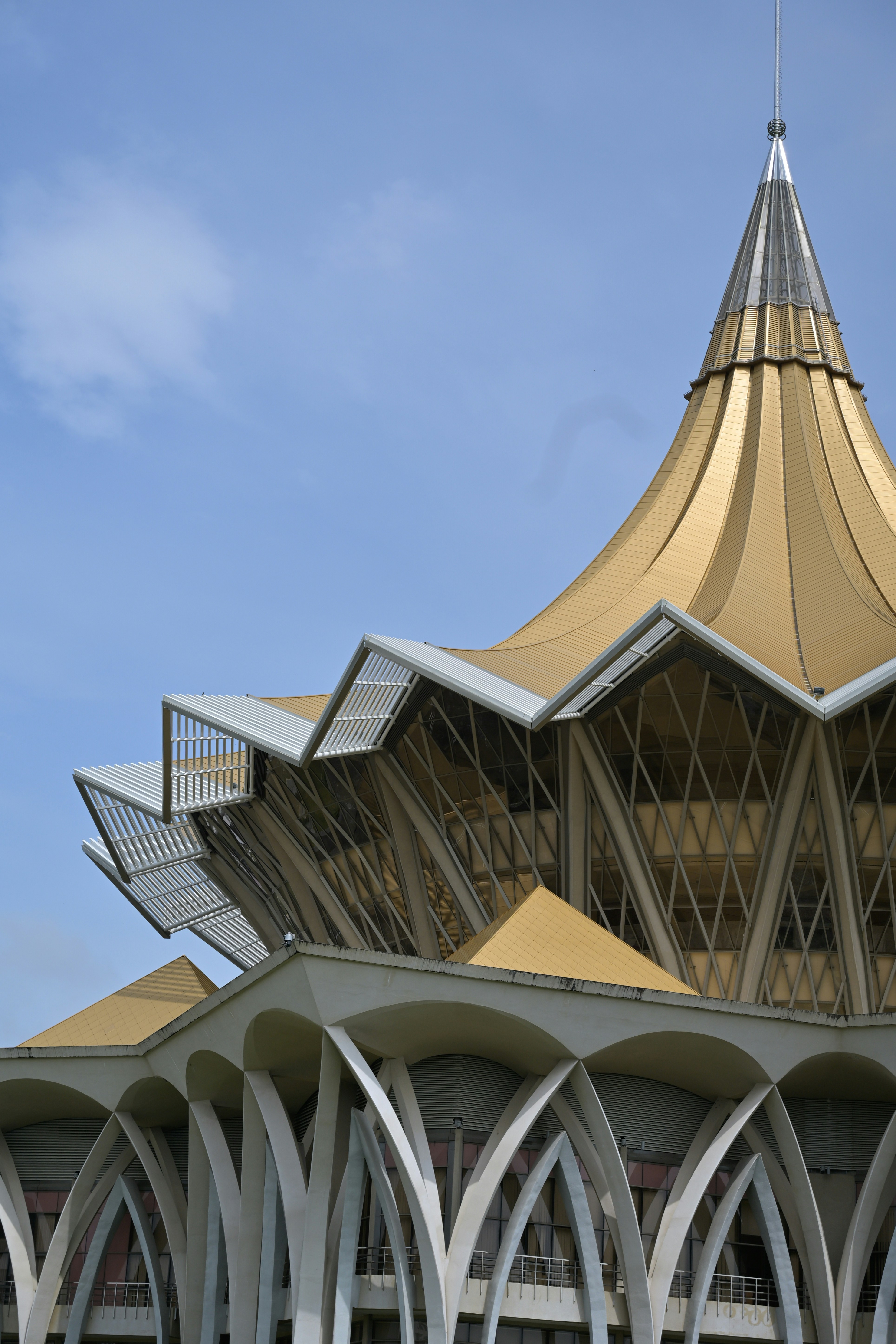 A modern building with distinctive architecture. photo – Free Building ...