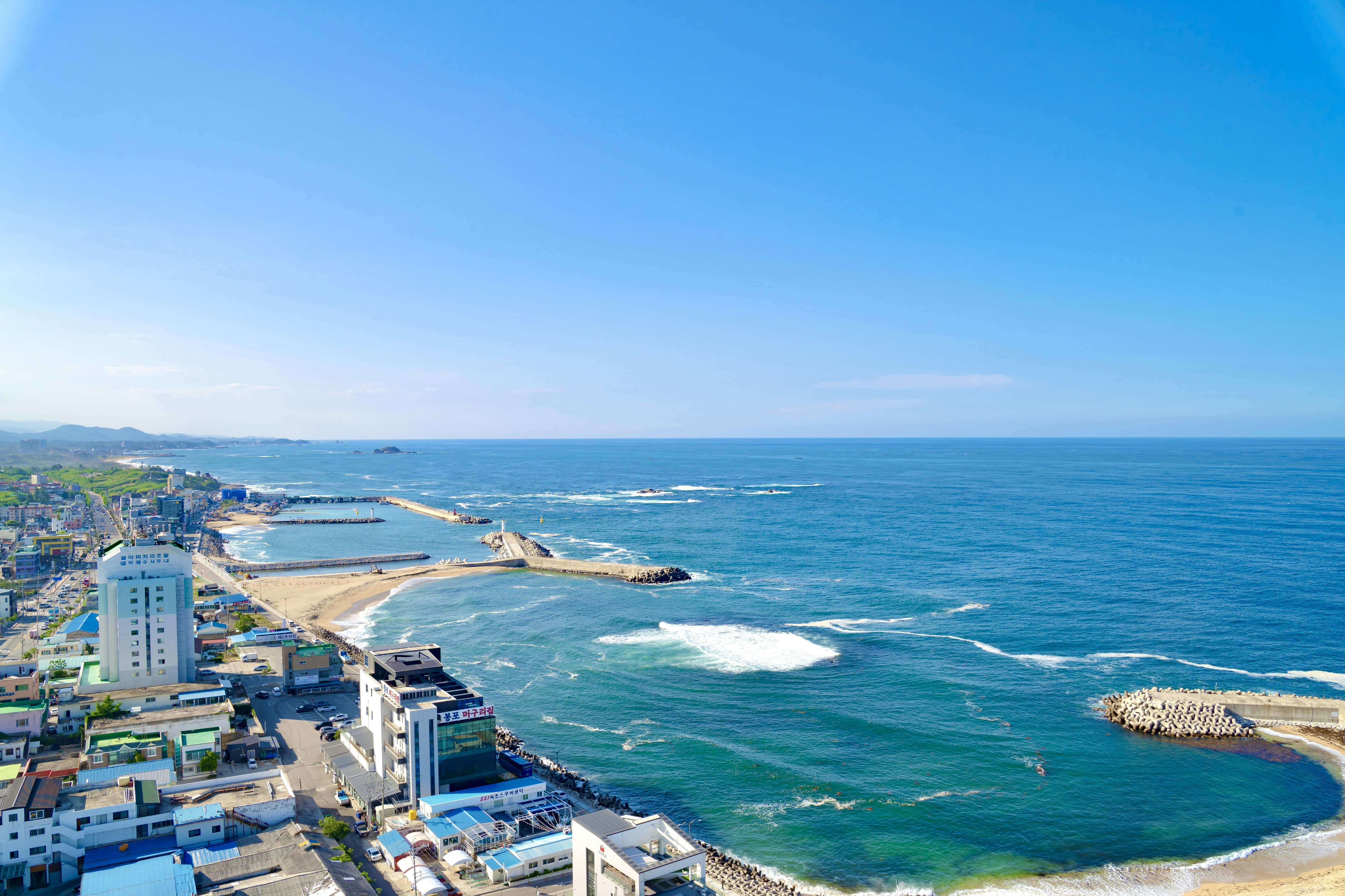 Aerial view of a beautiful beach and ocean.