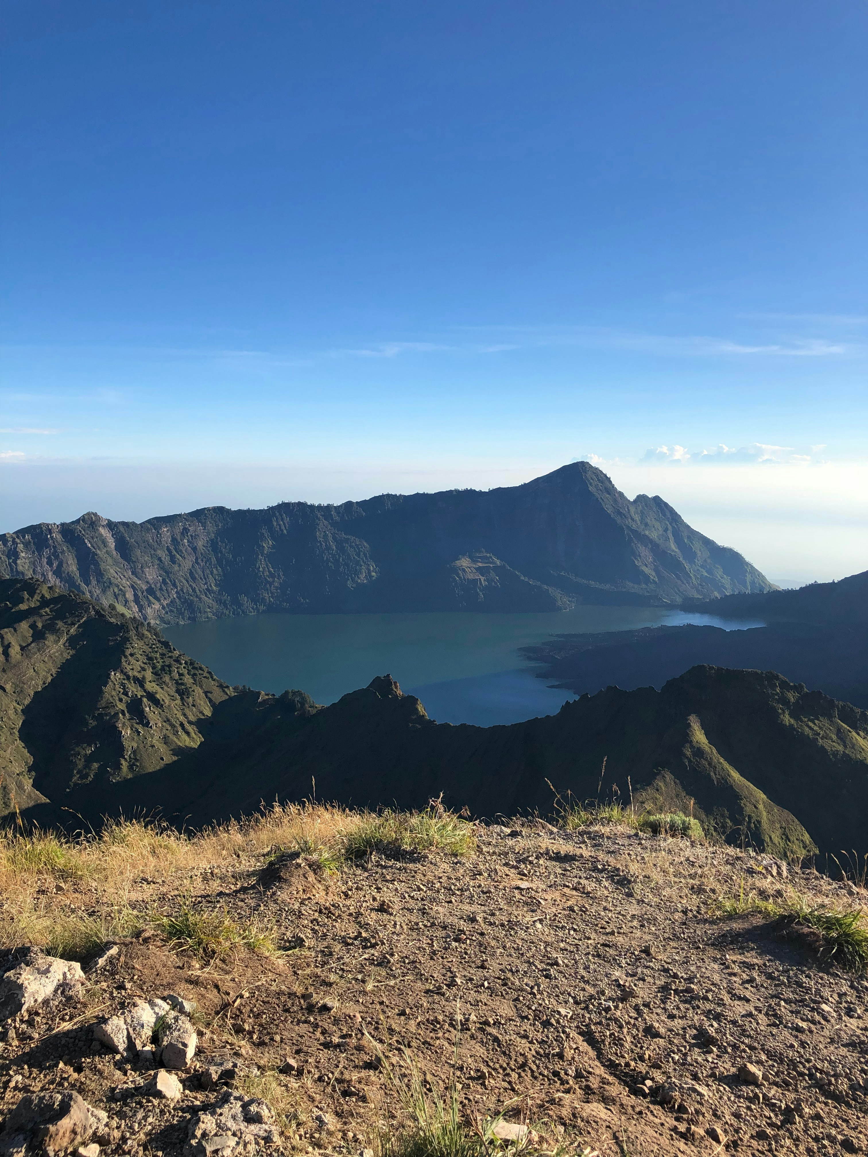Spectacular mountain landscape overlooking a lake. photo – Free ...