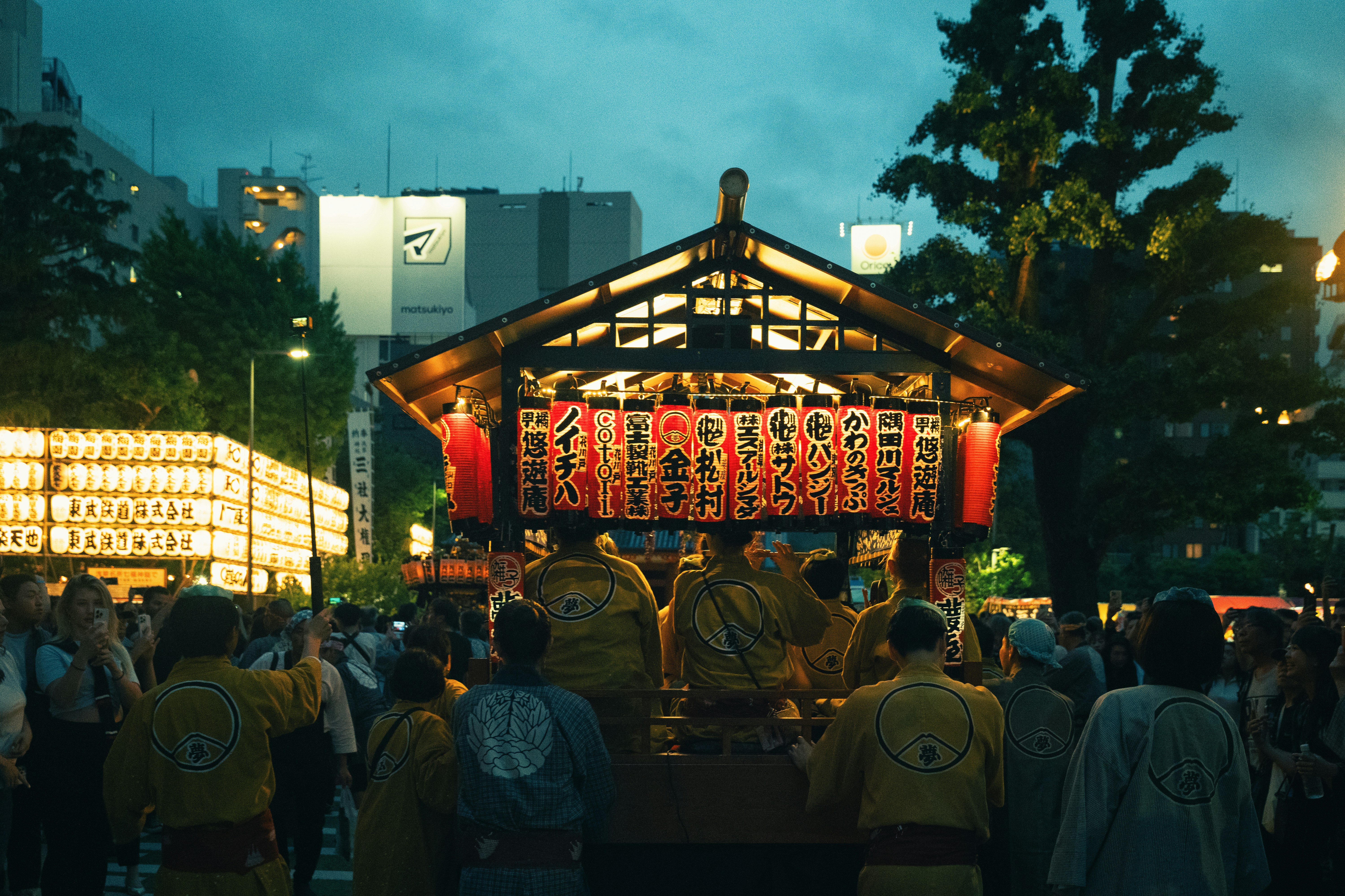 People carry a traditional japanese festival float. photo – Free Japan ...