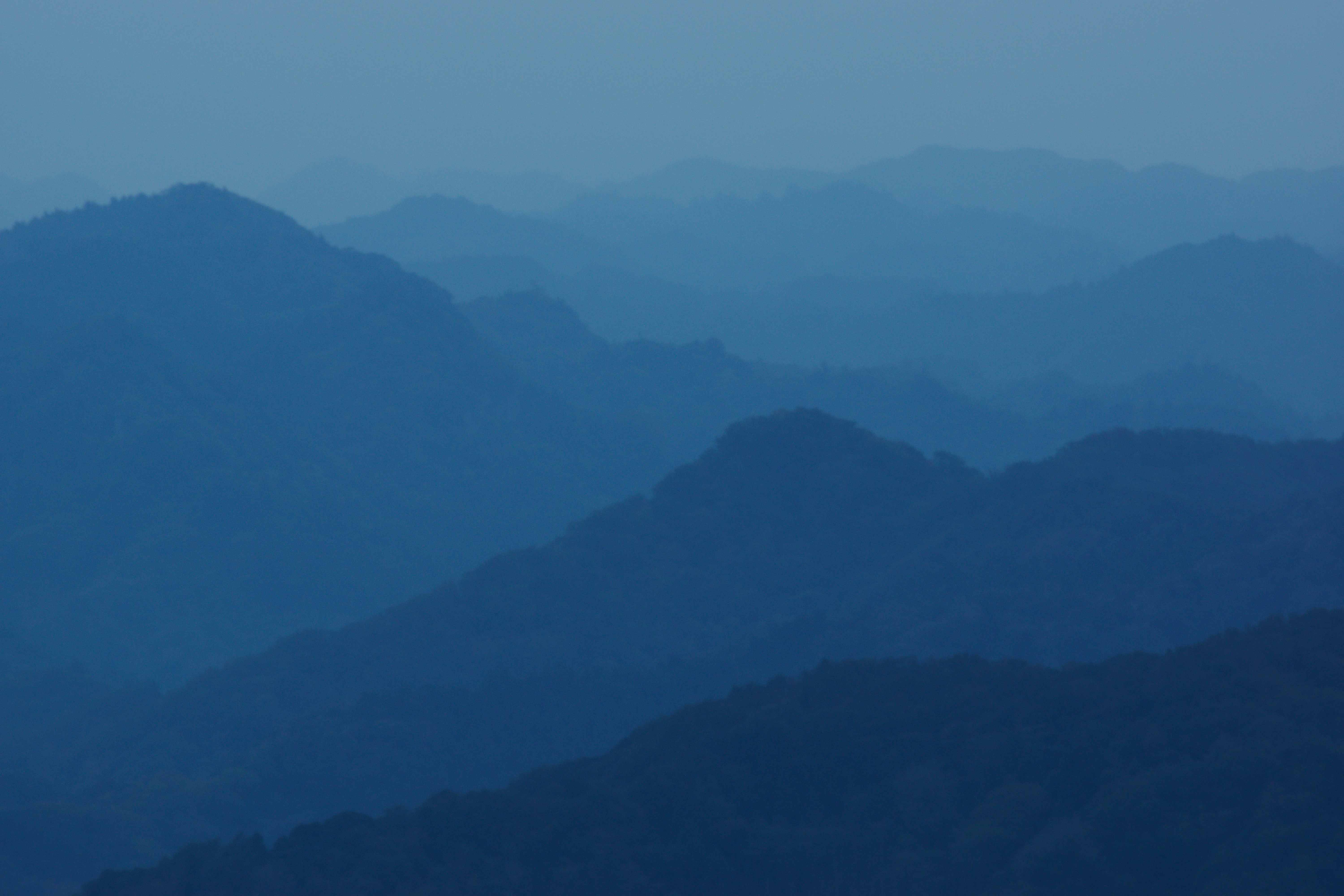 Blue mountains fade into the hazy distance. photo – Free Forest Image ...