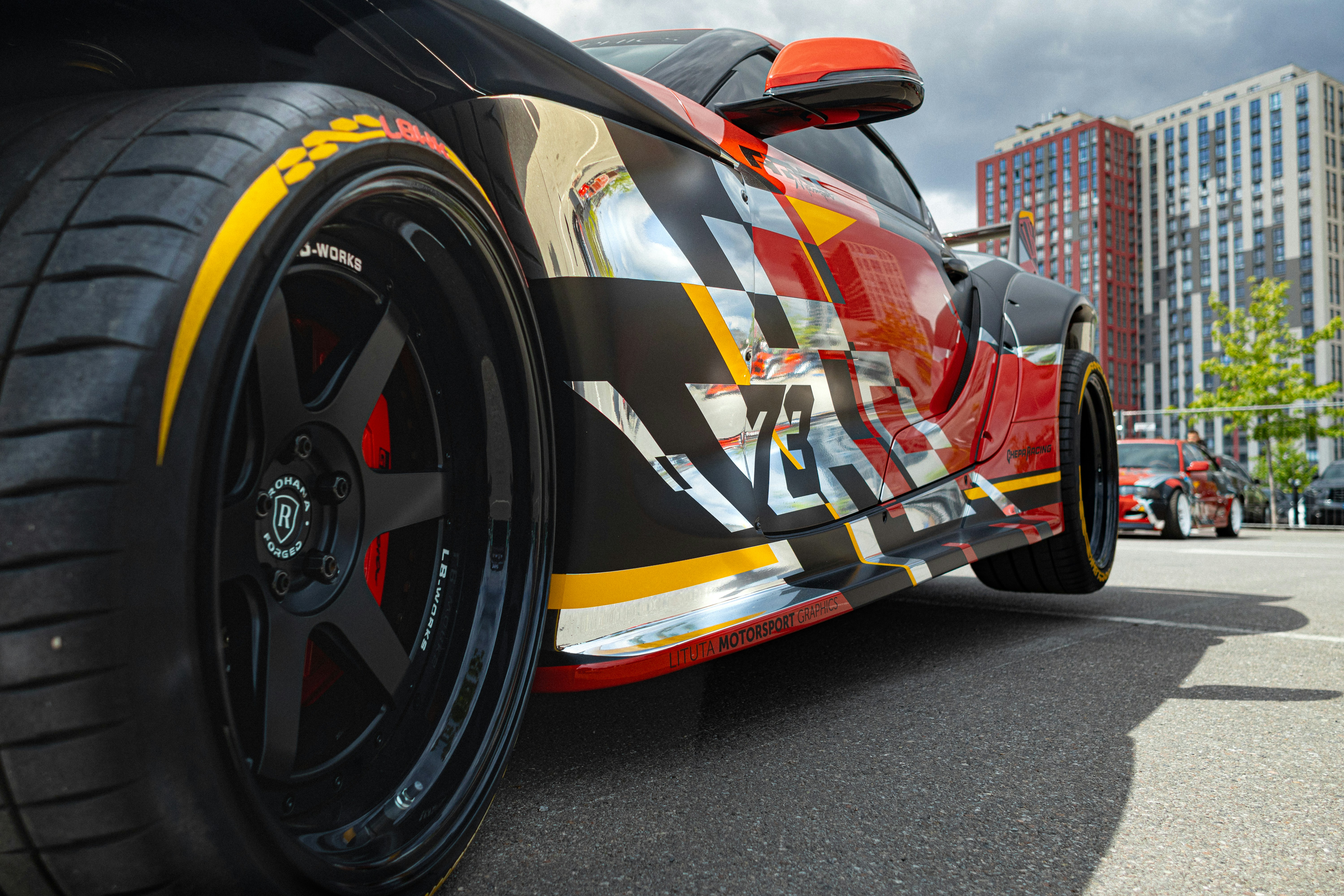 A sporty race car shows off its stunning details. photo – Free Sports ...