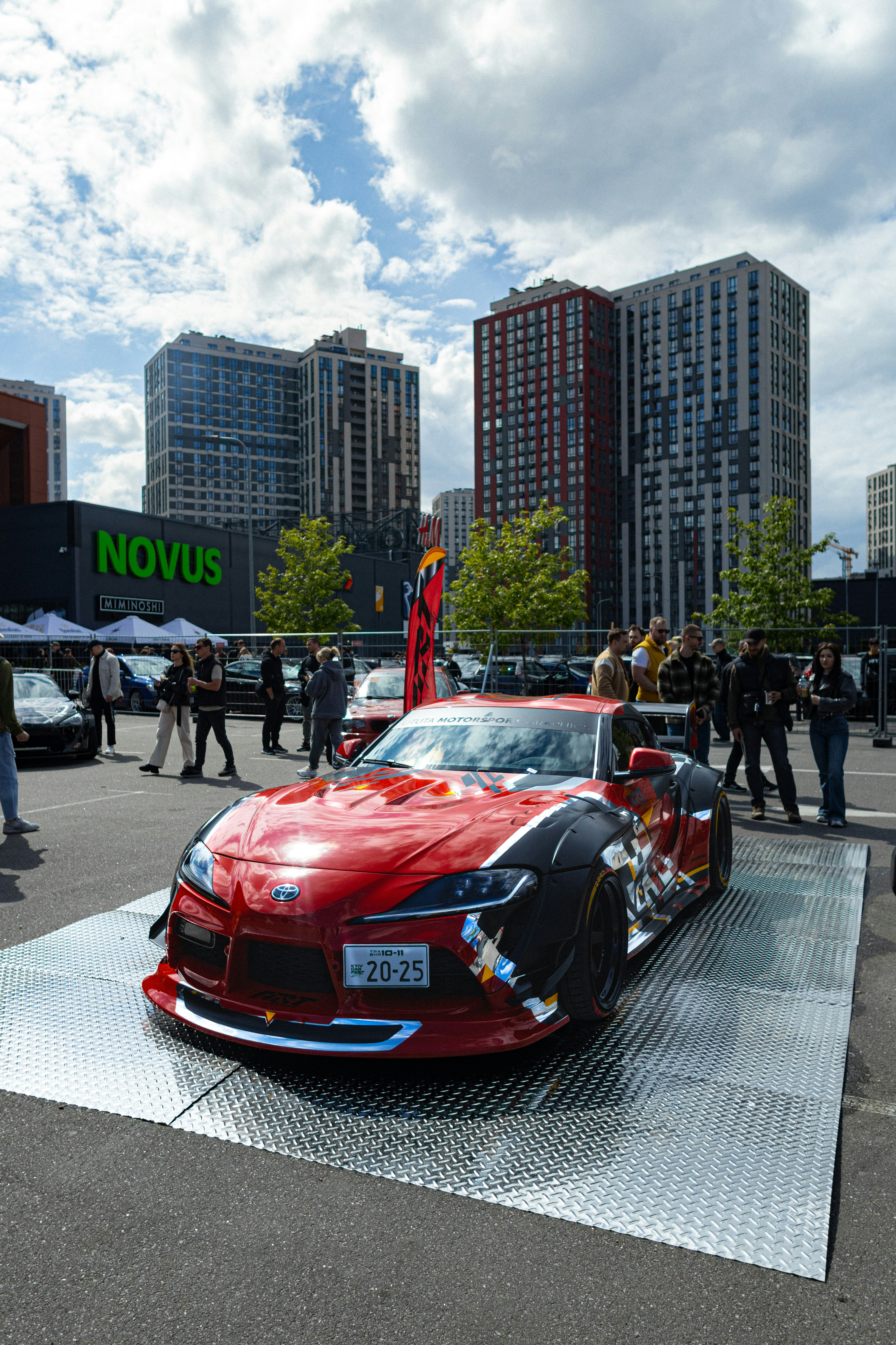 A red custom car is on display. photo – Free Sports car Image on Unsplash