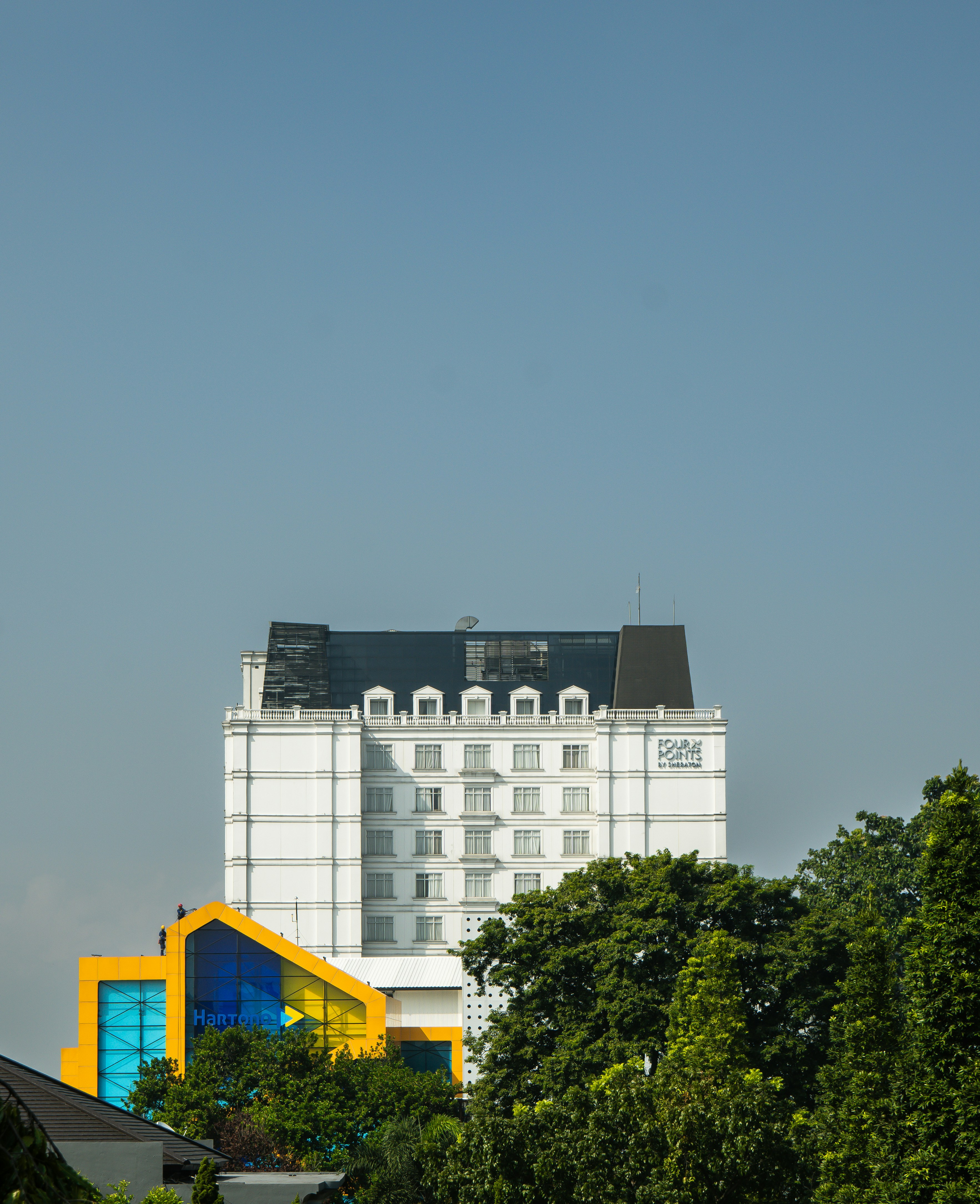 Neon-Frame and White Facade: An Urban Portrait