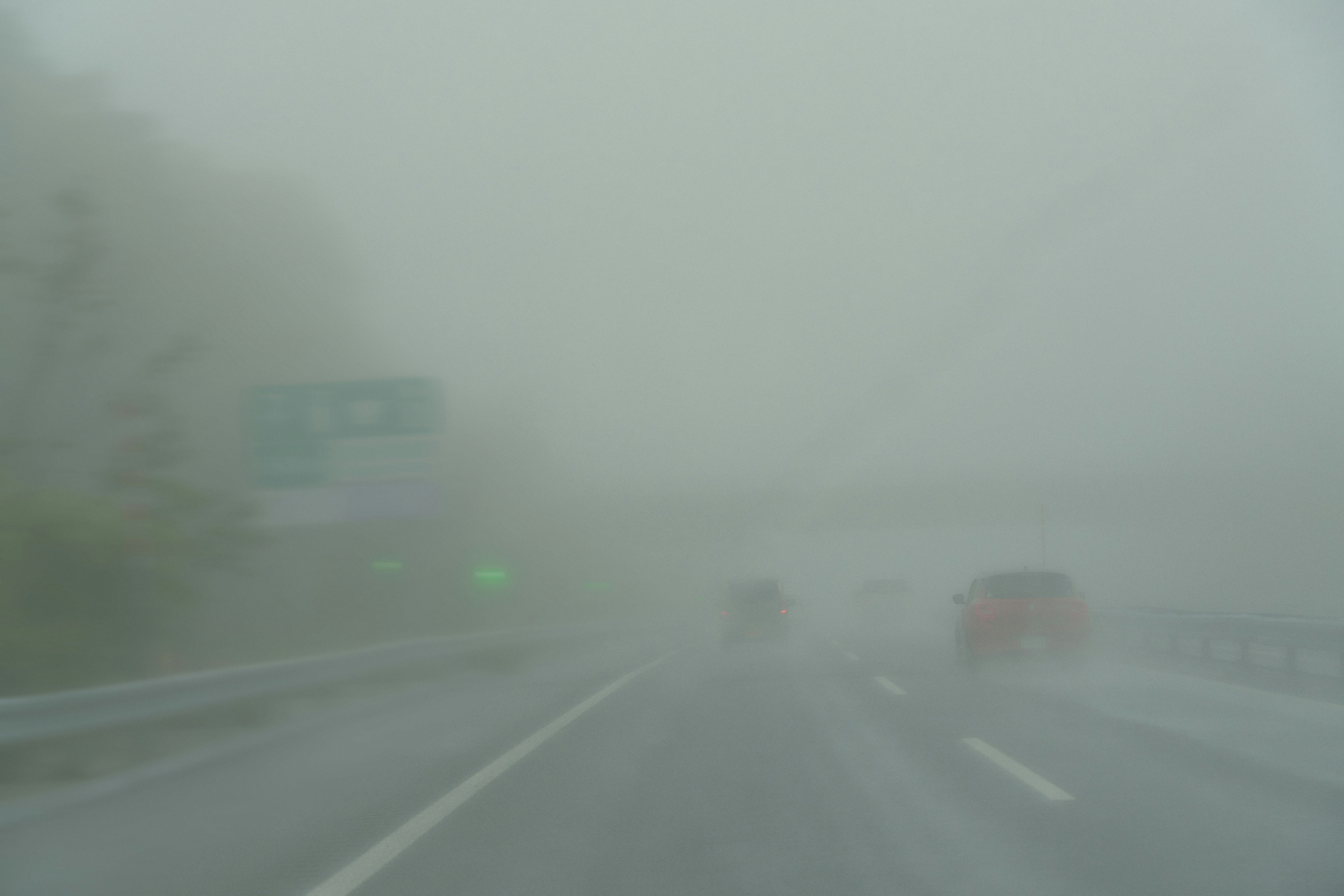Highway driving with reduced visibility due to fog. photo – Free Car ...