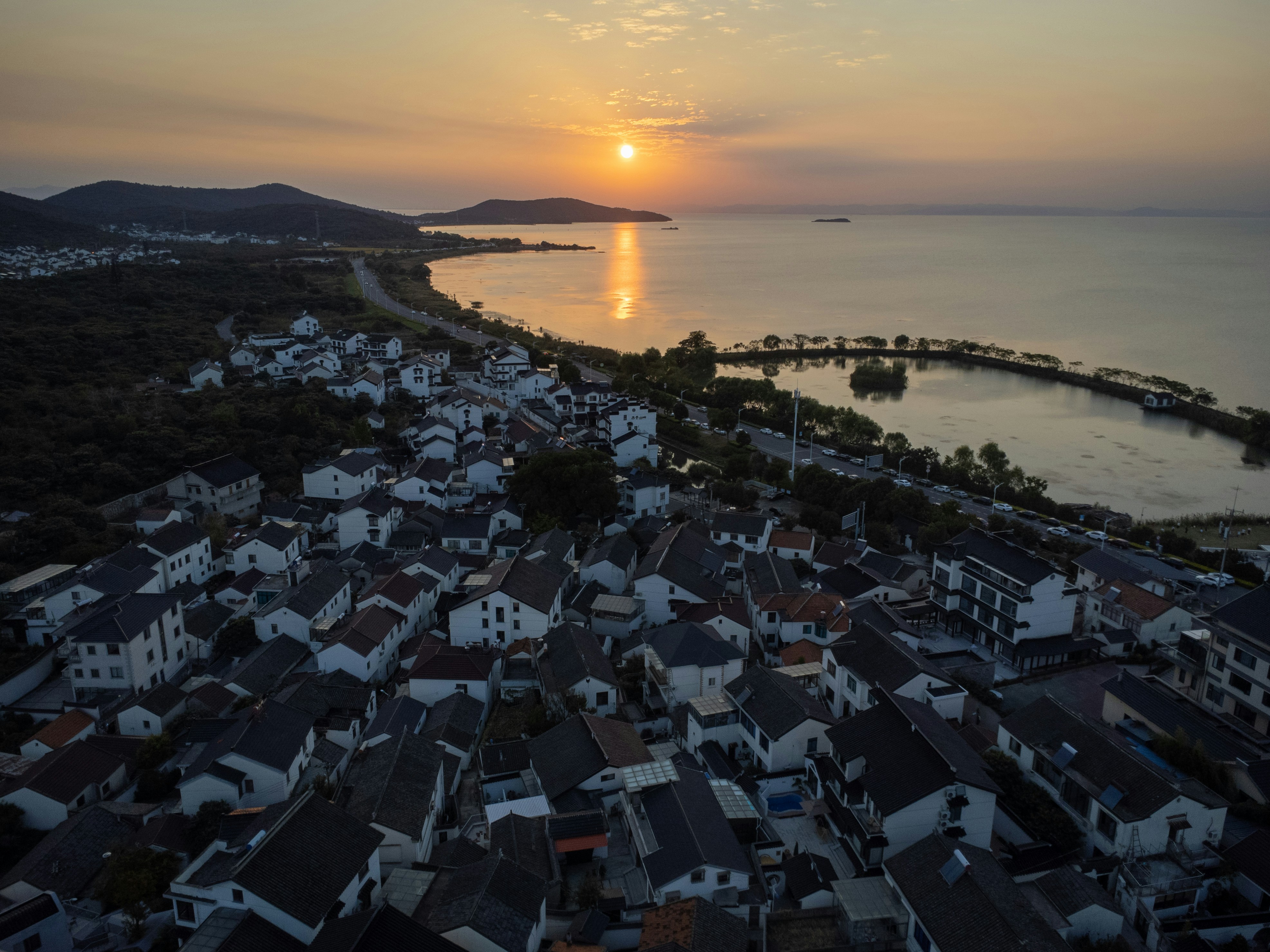 Sunset illuminates a coastal village. photo – Free Sunset Image on Unsplash