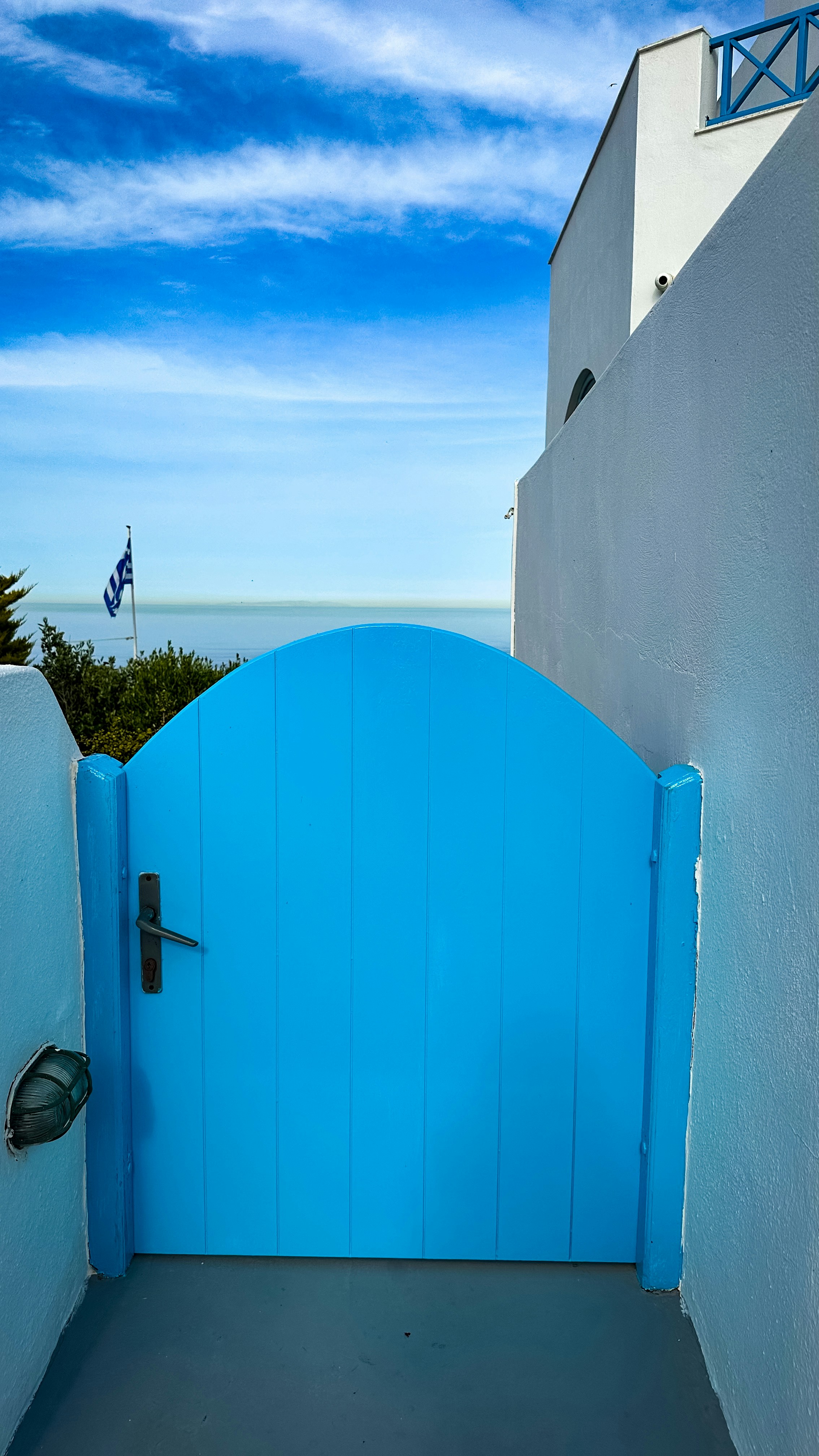A blue gate frames a beautiful, bright seaside view. photo – Free ...