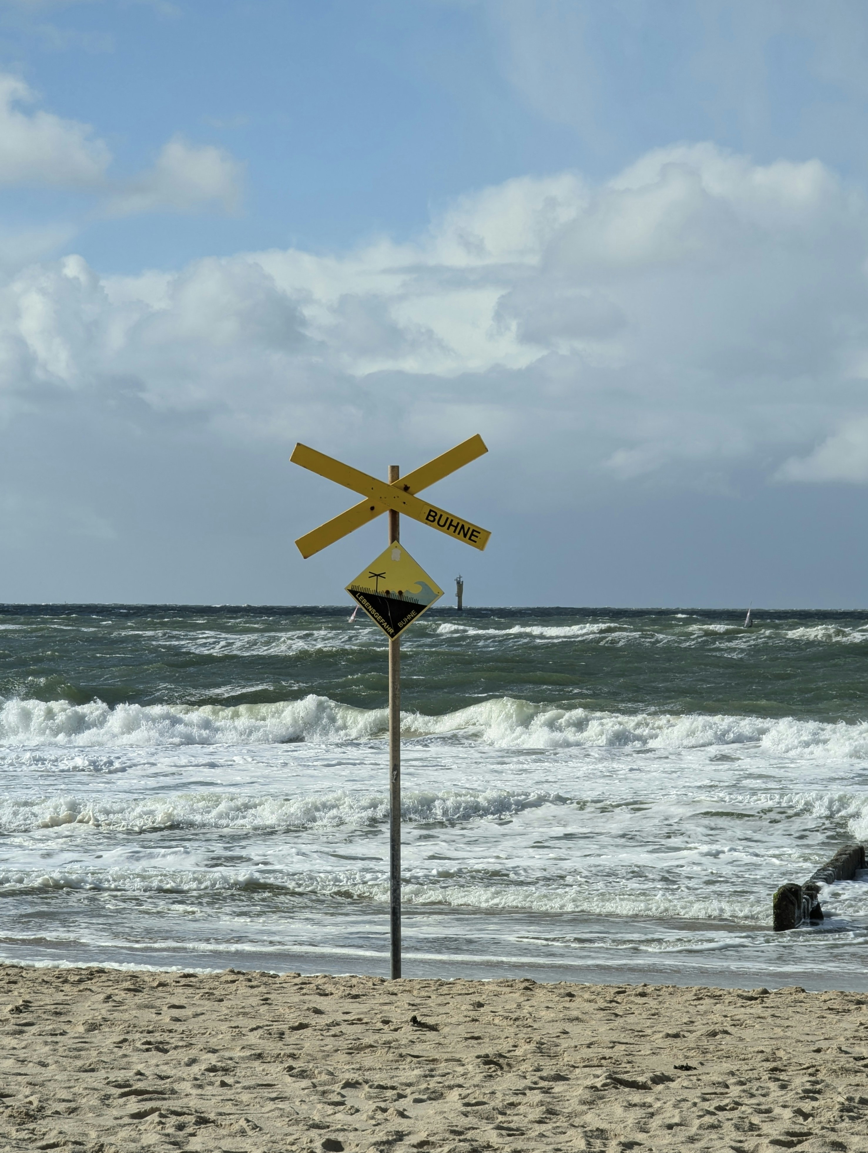 A beach sign stands against a raging ocean. photo – Free Beach Image on ...
