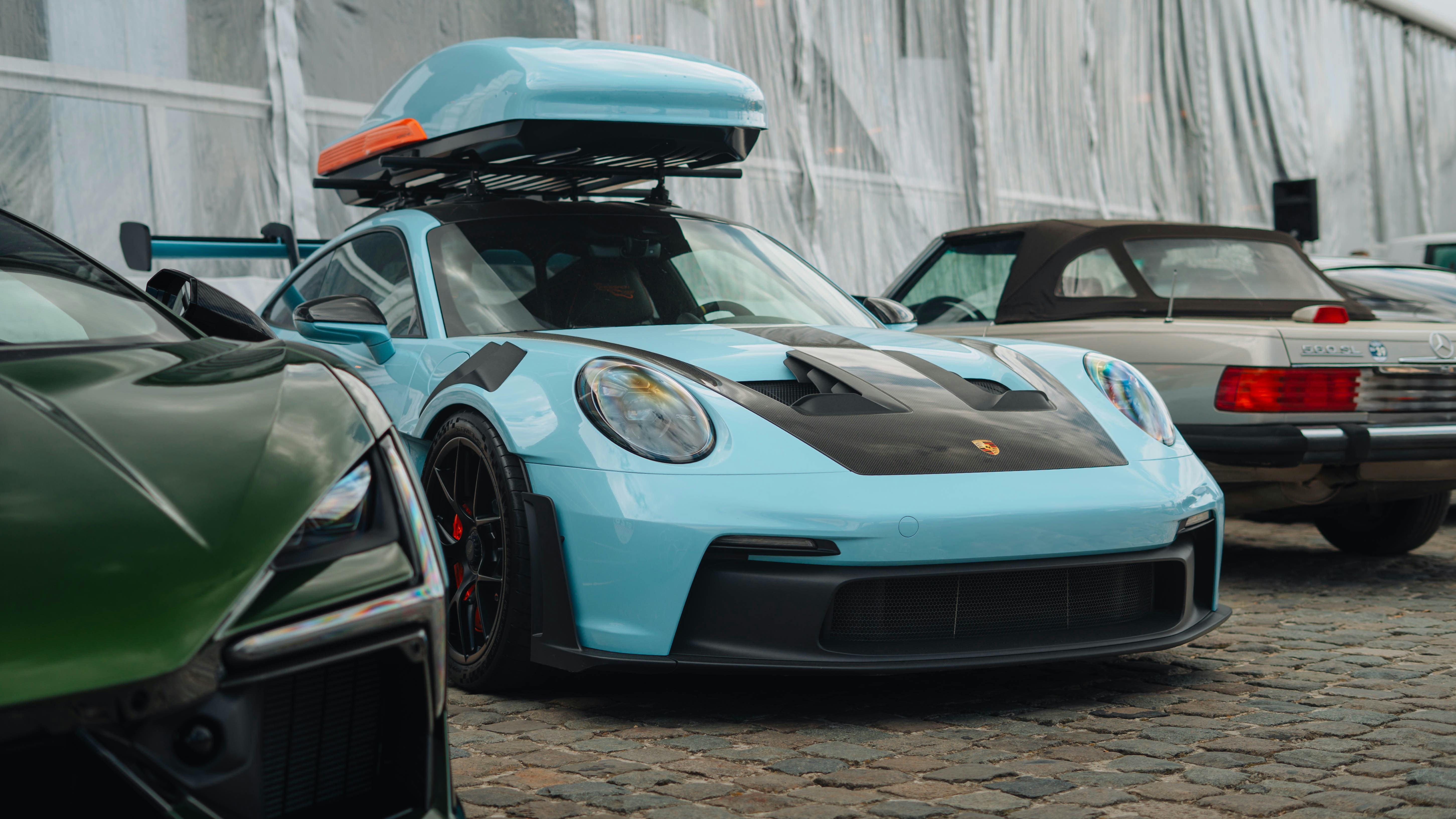 A blue porsche with roof box. photo – Free Car Image on Unsplash