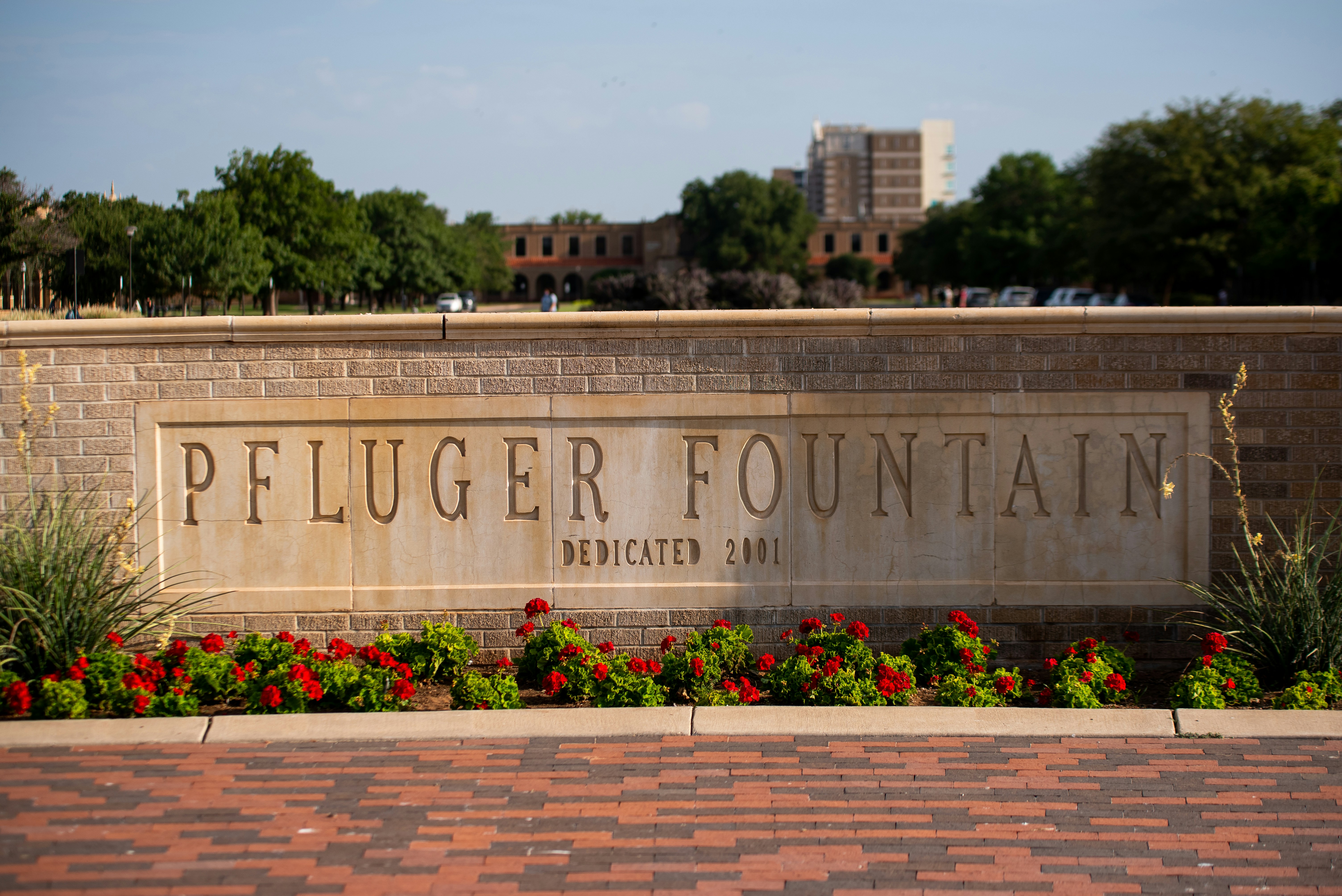Pfluger fountain sign with flowers and a building. photo – Free Car ...