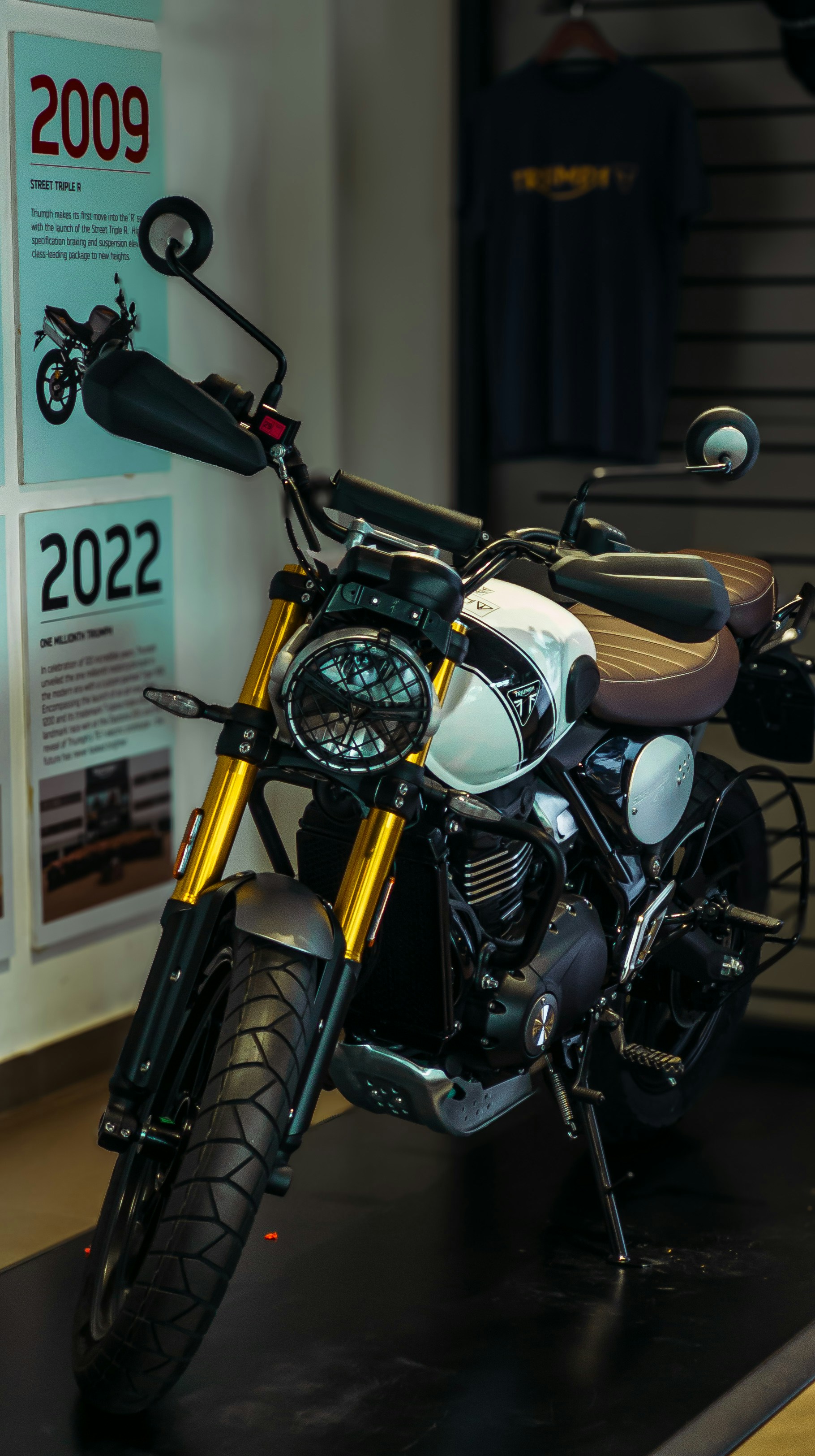 A stylish motorcycle is on display in a showroom. photo – Free Vehicle ...