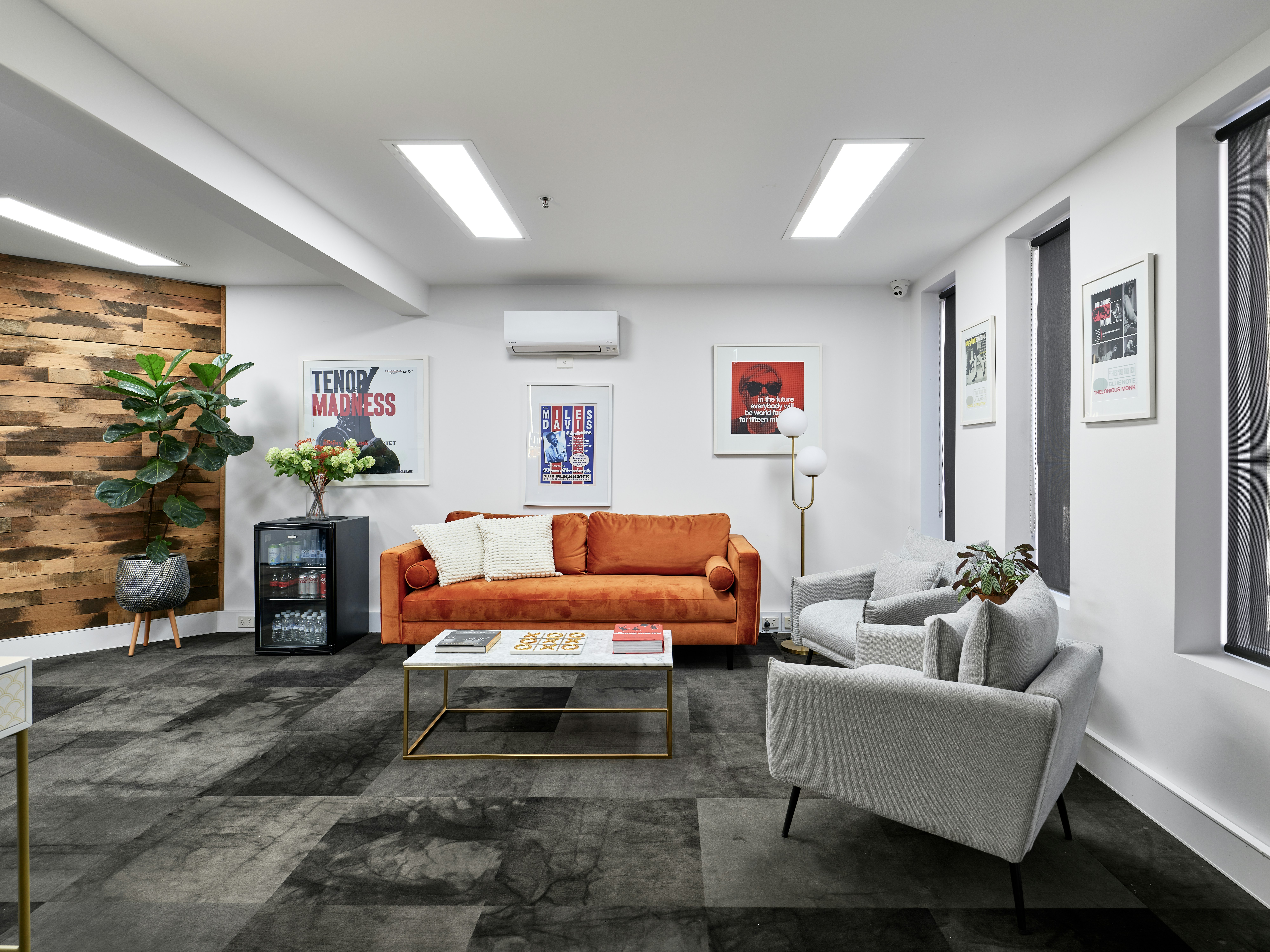 A modern and comfortable waiting room is displayed. photo – Free Office ...