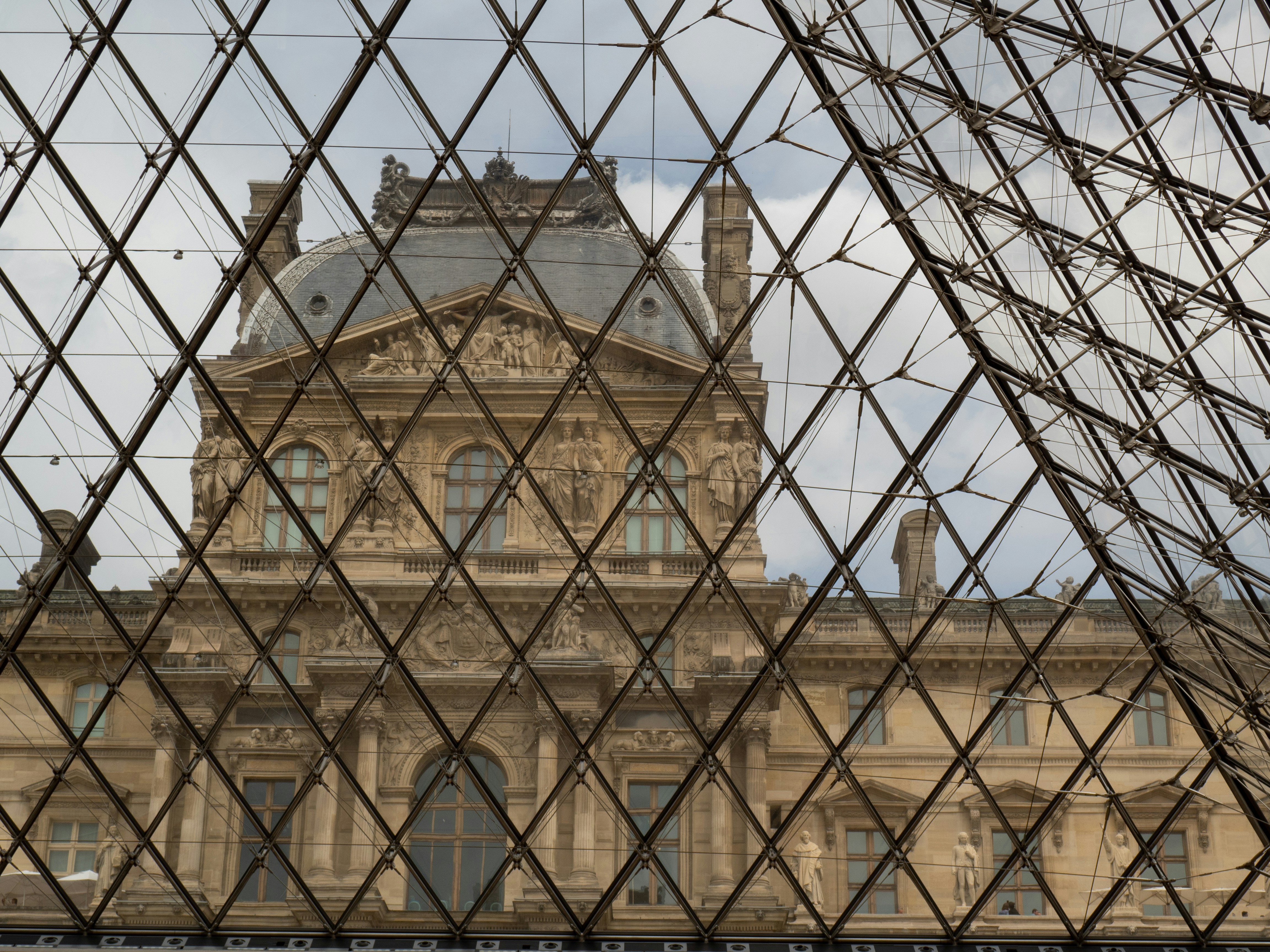 Crosshatch of History: The Louvre's Facade Through the Diamond Mesh