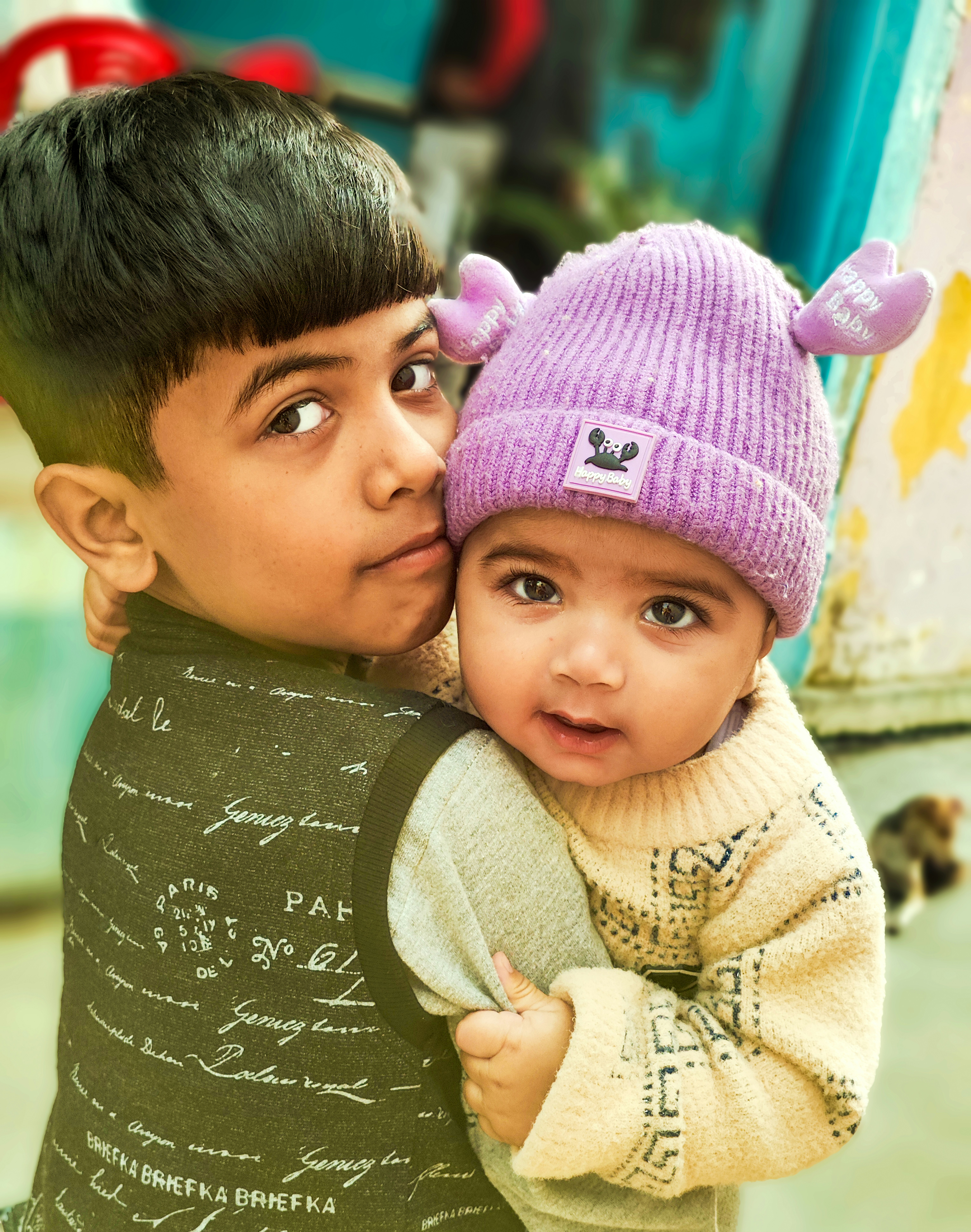 Big brother hugs his baby sibling. photo – Free Portrait Image on Unsplash