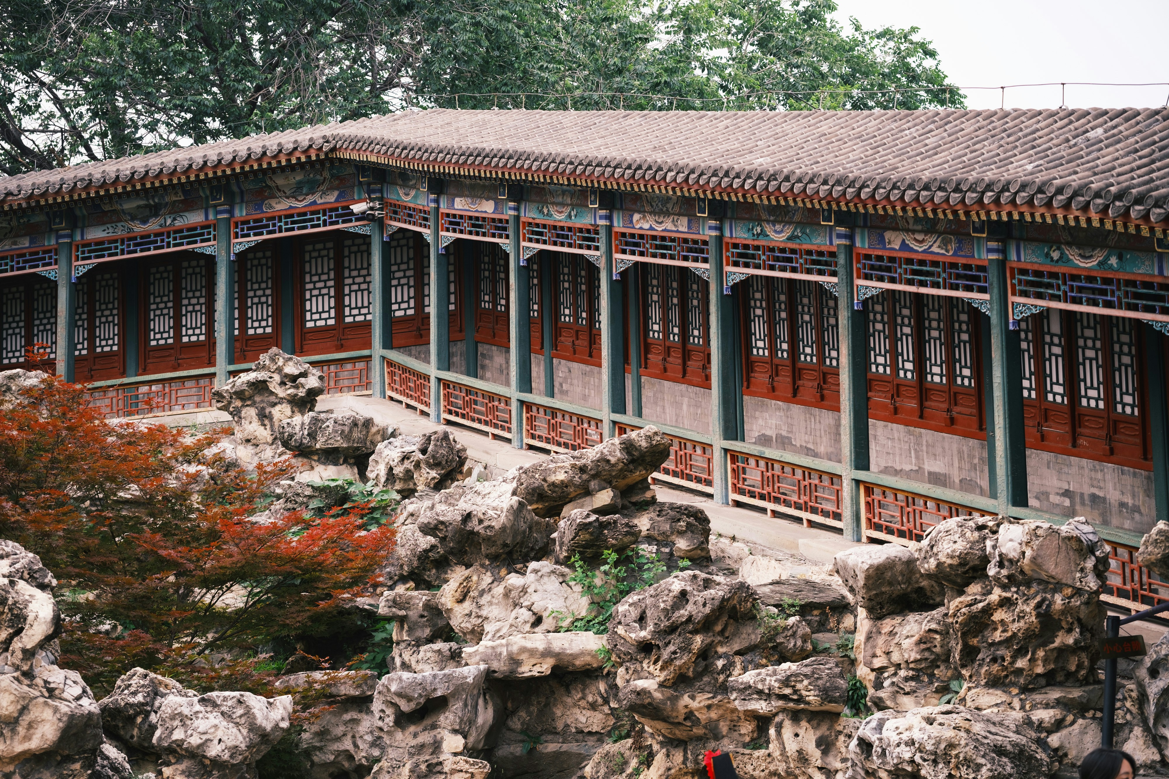 Echoes of Stone and Timber: Courtyard Corridor Framed by Rugged Rock Garden