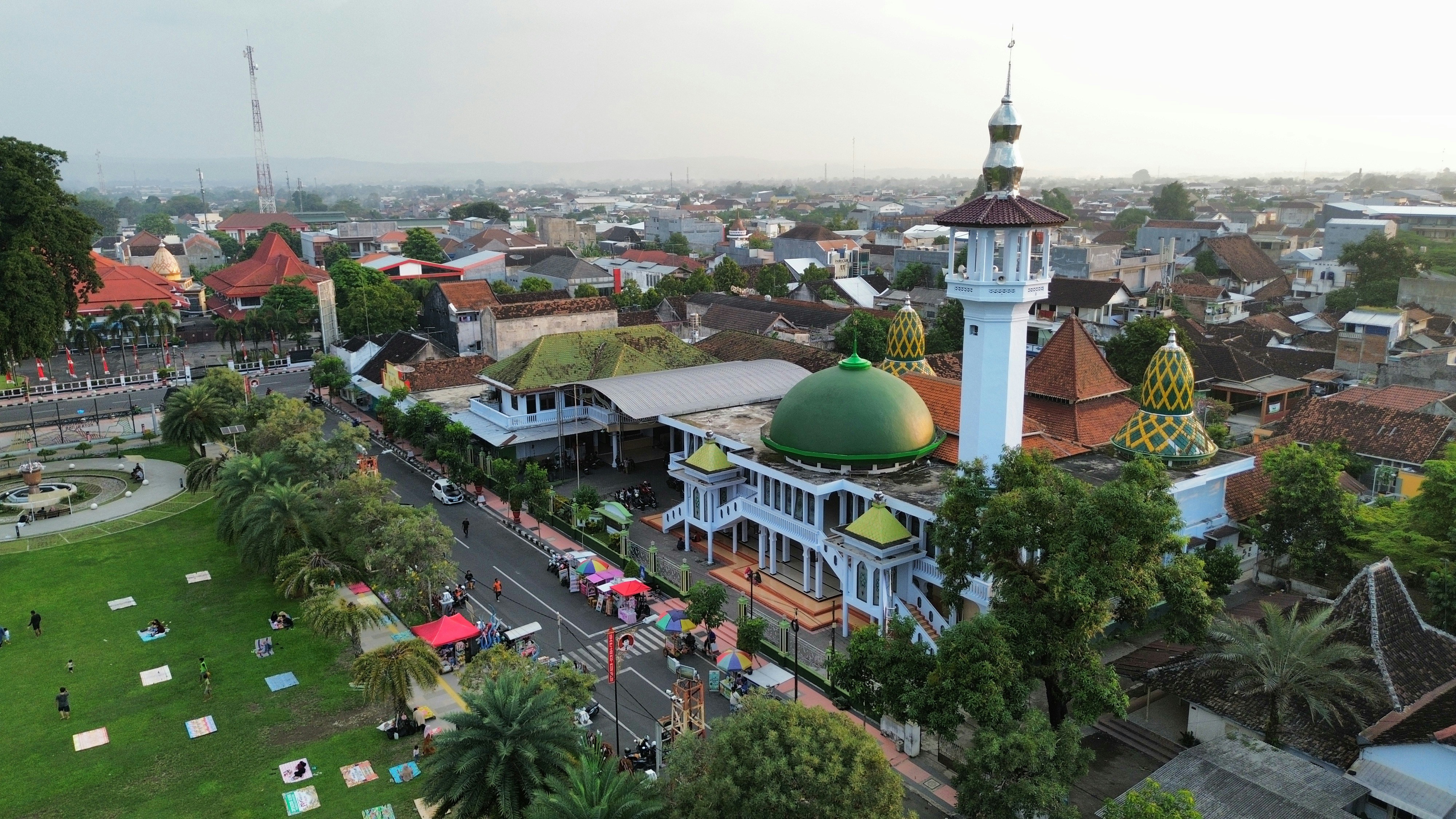 Harmony of Tradition and Modernity in Urban Landscape