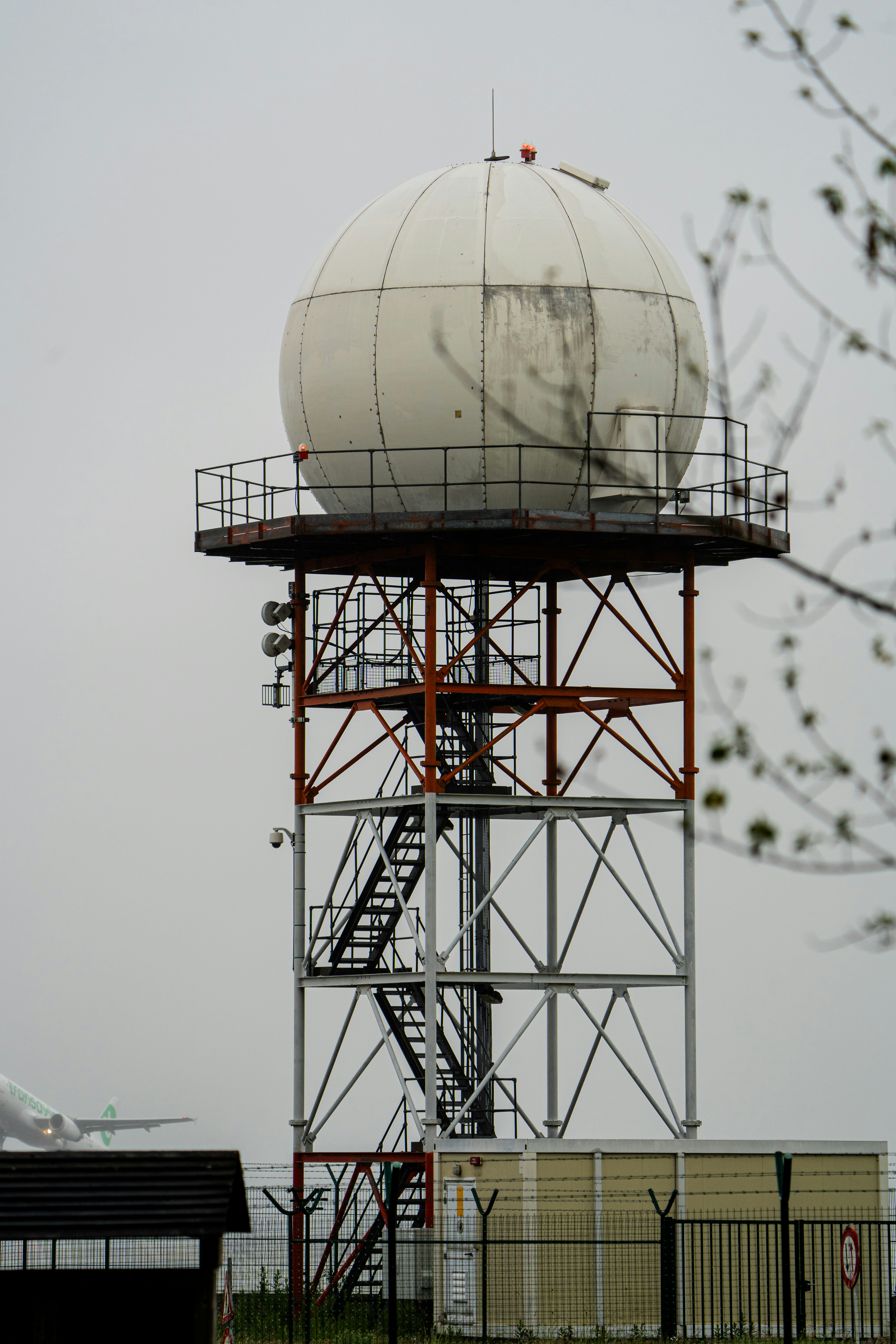 A radar station tower stands ready. photo – Free Airplane Image on Unsplash