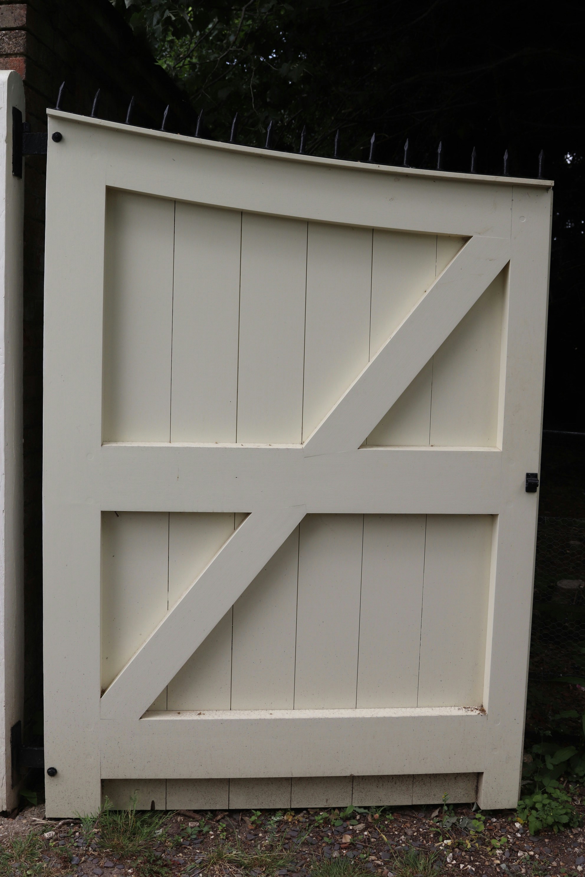 Cream Gate Geometry: The Quiet Diagonal of a Yard Boundary