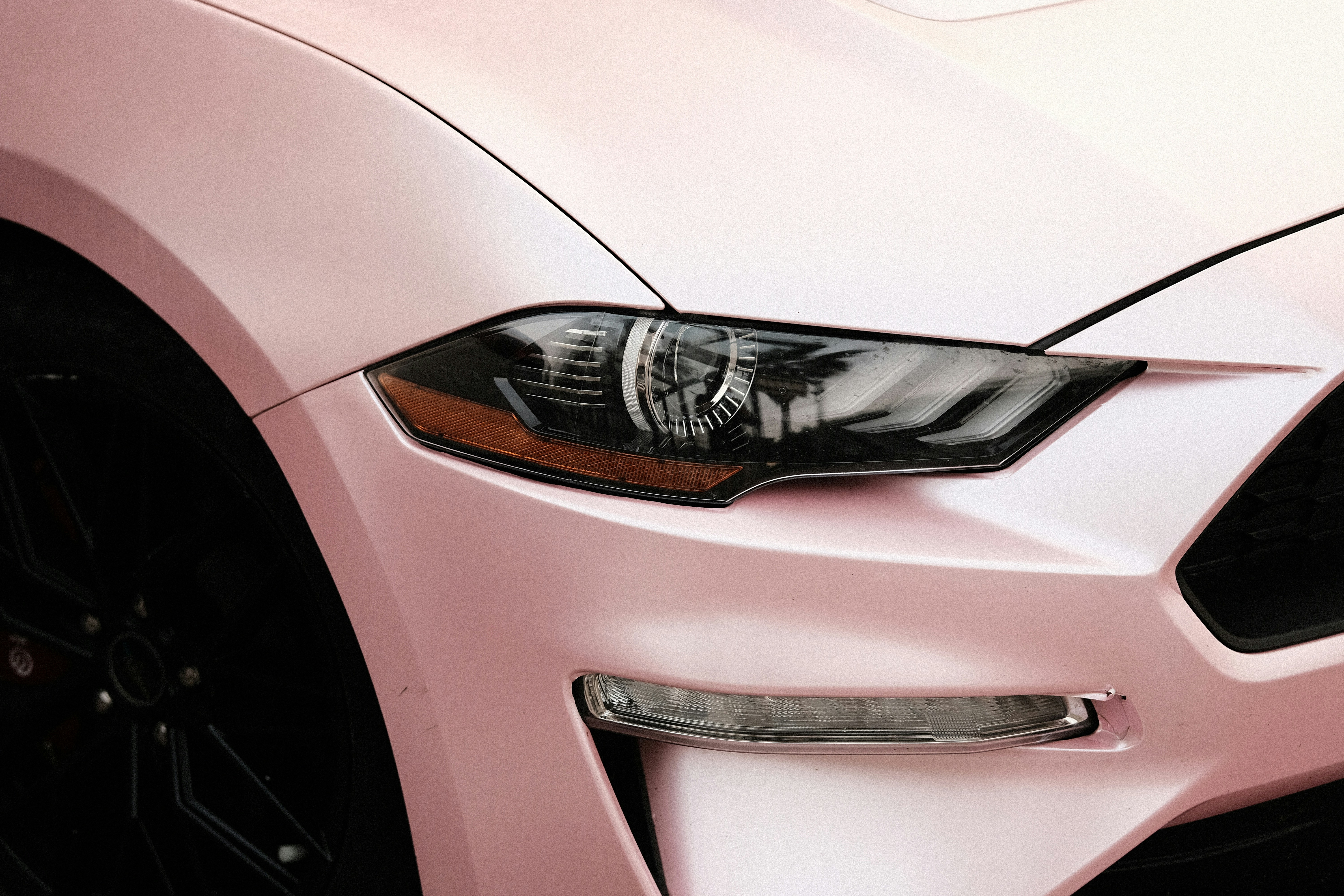 A pink car's headlight and front. photo – Free Car Image on Unsplash