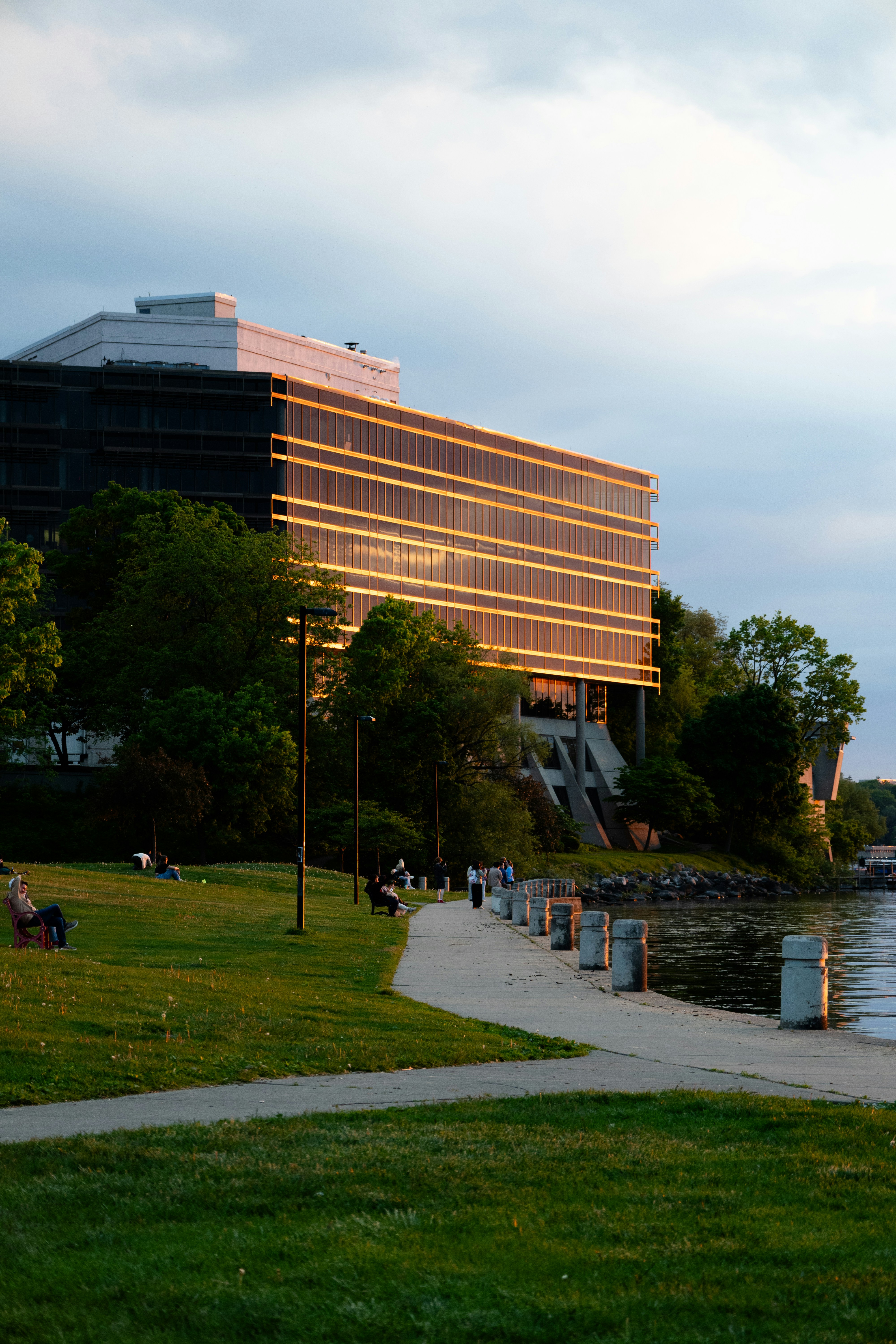 Golden Edges by the River: A Dusk-Illuminated Office Facade