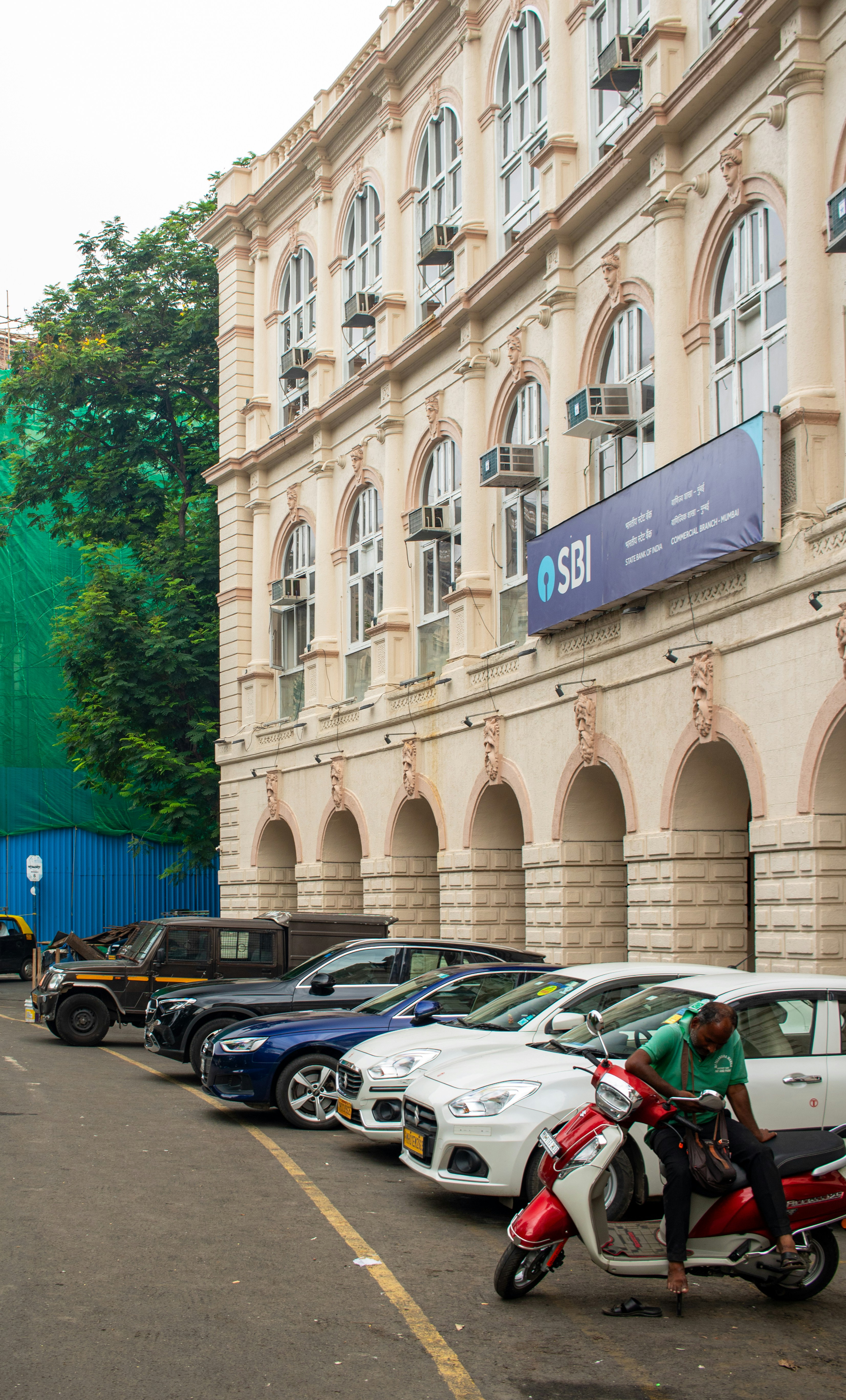 Horniman Circle is a historic urban precinct in Fort, South Mumbai, known for its circular layout and uniform neoclassical architecture. Completed in the mid-1800s during British rule, the circle is encircled by heritage buildings that house institutions such as the Reserve Bank of India, the Asiatic Society Library, and several nationalized banks. These structures feature arched windows, colonnades, and high ceilings, reflecting Greco-Roman design influences.
