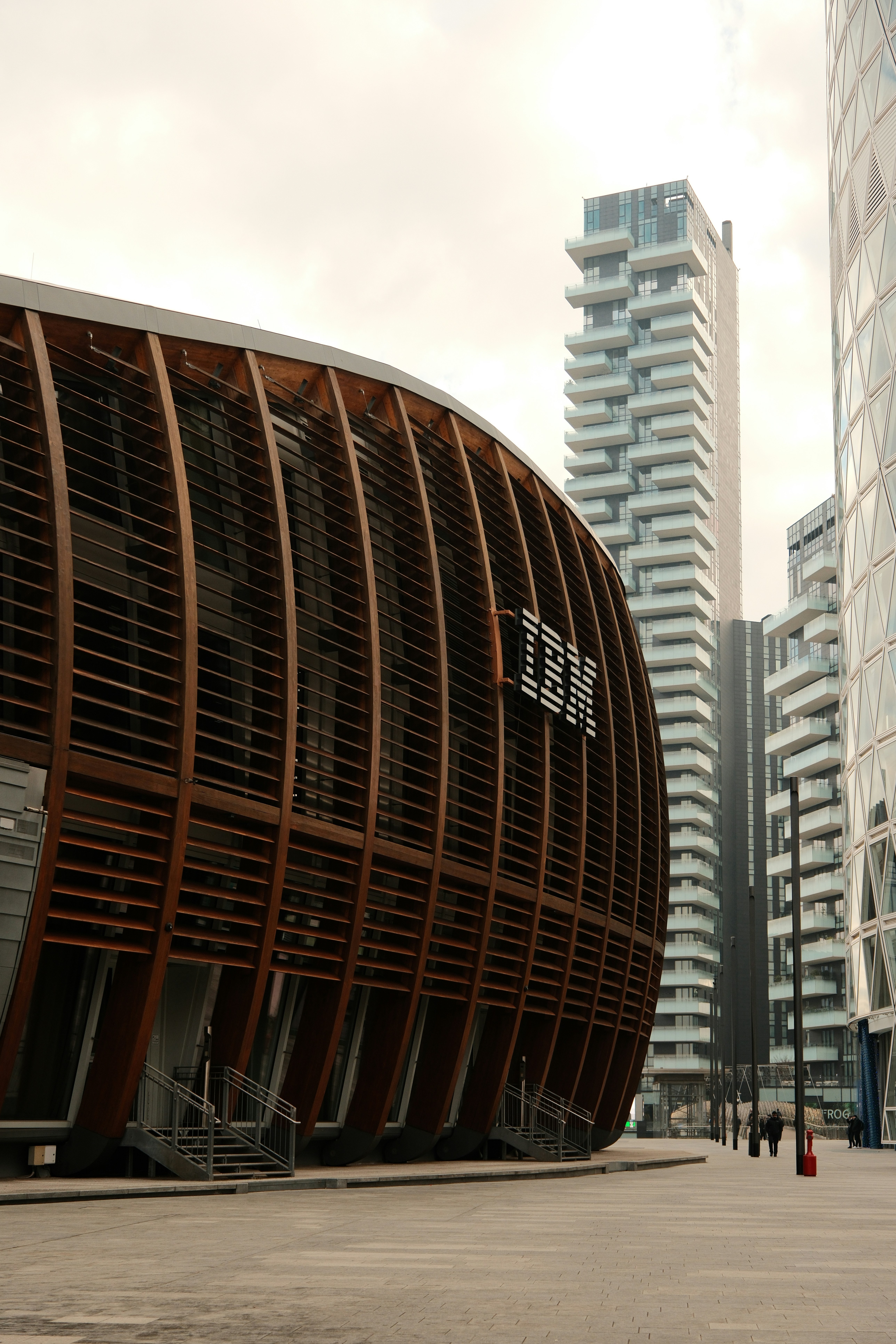 El edificio de IBM se alza orgulloso en el paisaje urbano. foto ...