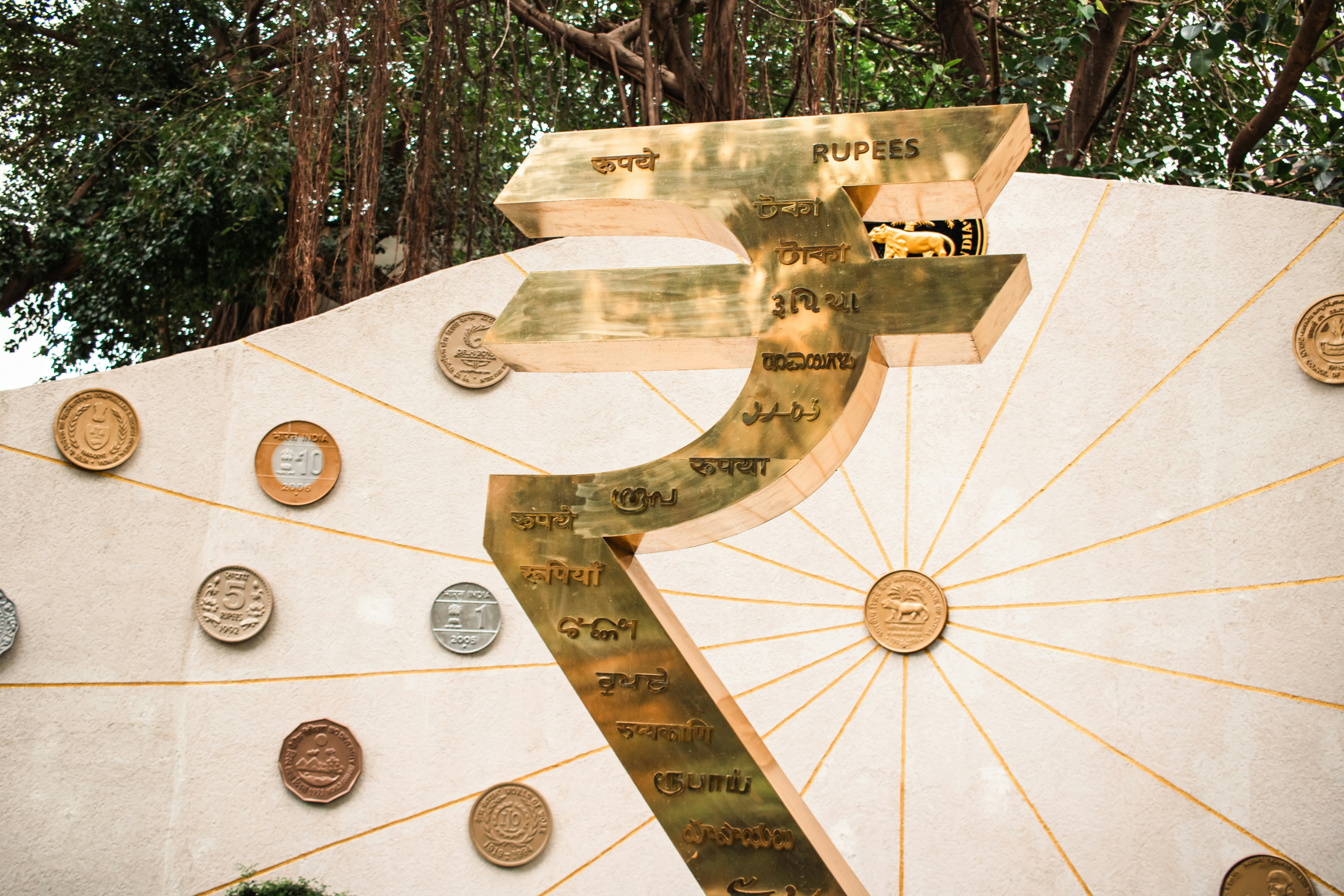 A monument displays the symbol for the indian rupee. photo – Free Money ...