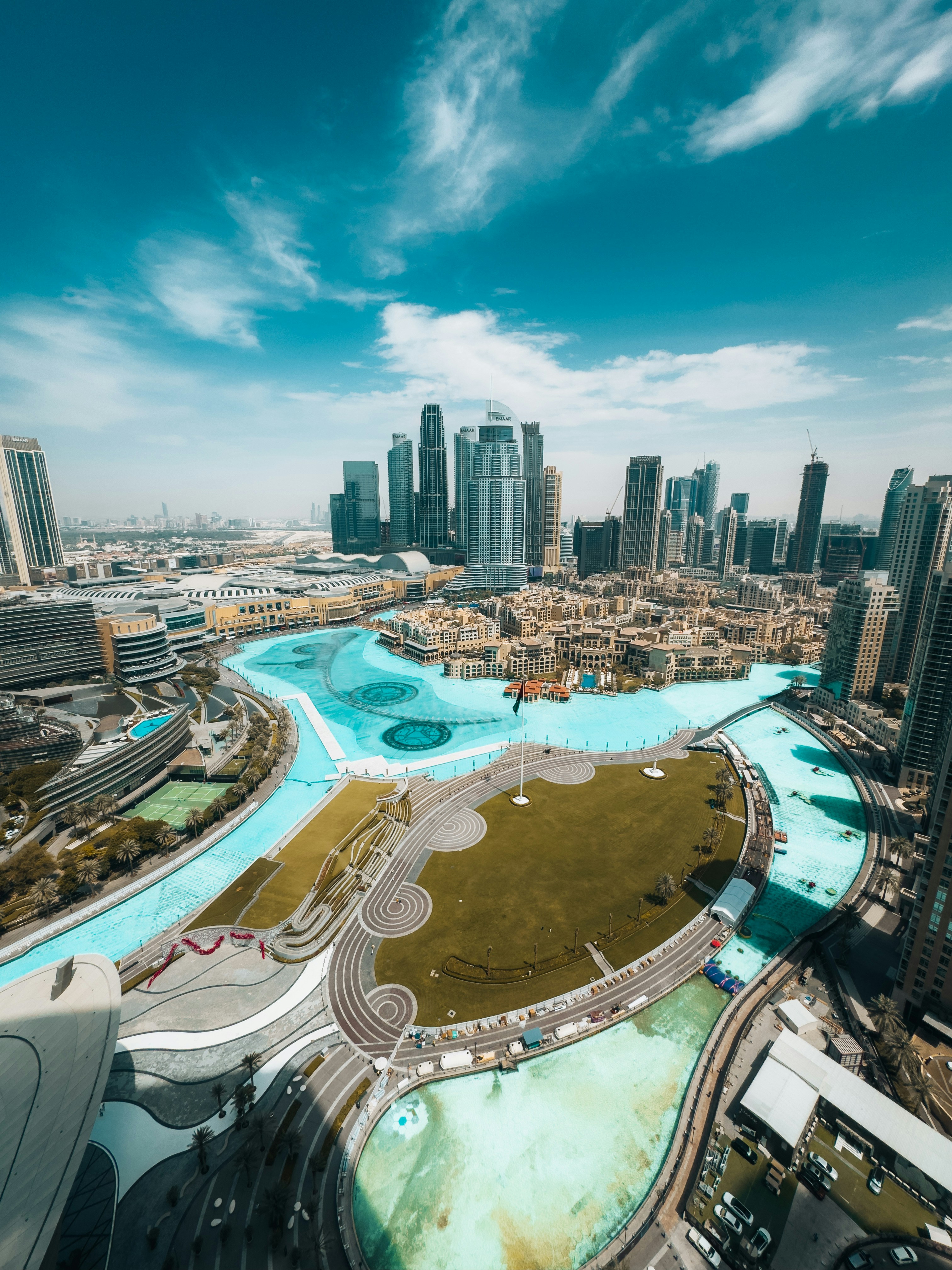 Dubai skyline with a large, blue water feature. photo – Free Dubai ...